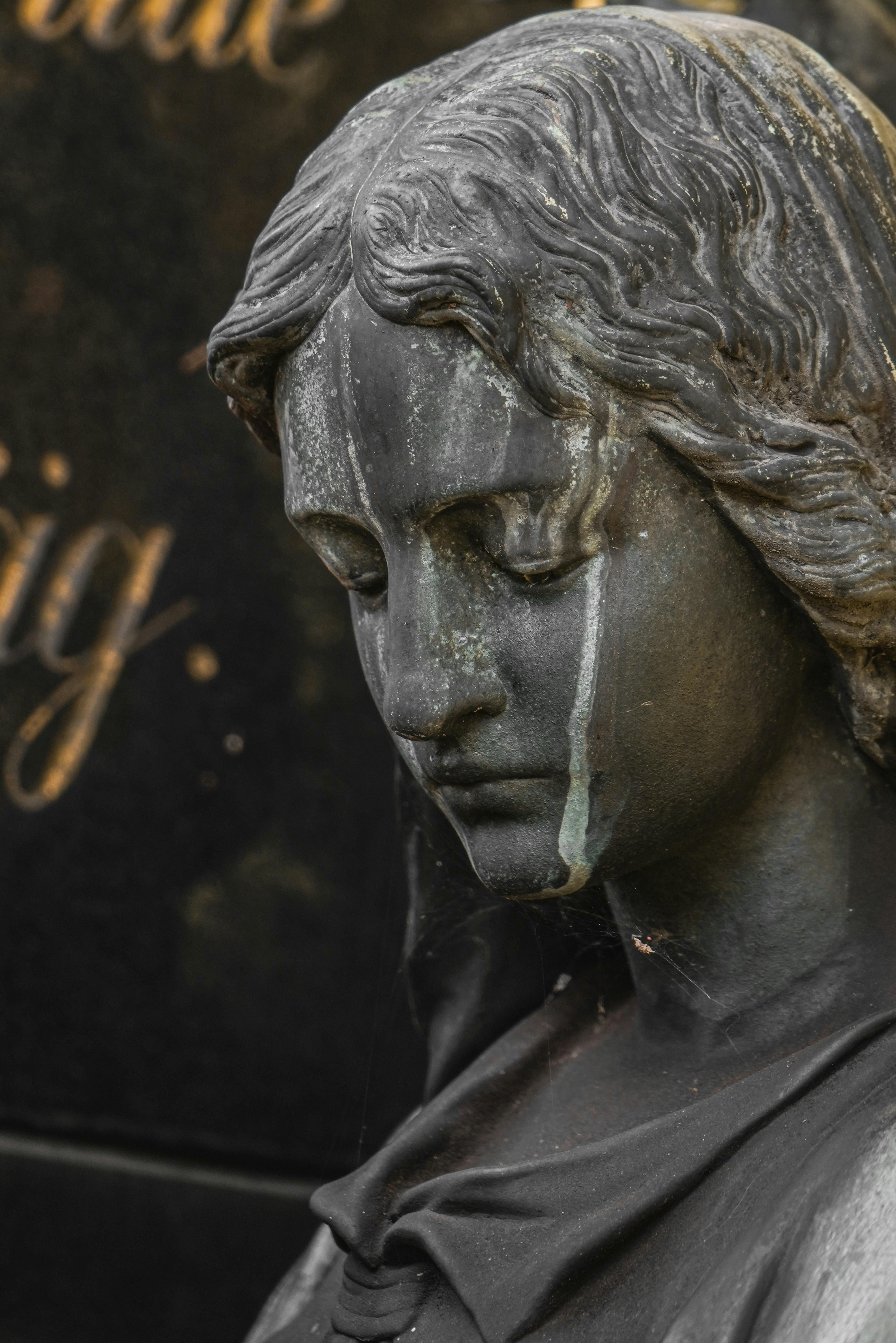 Close-Up Shot of a Statue · Free Stock Photo