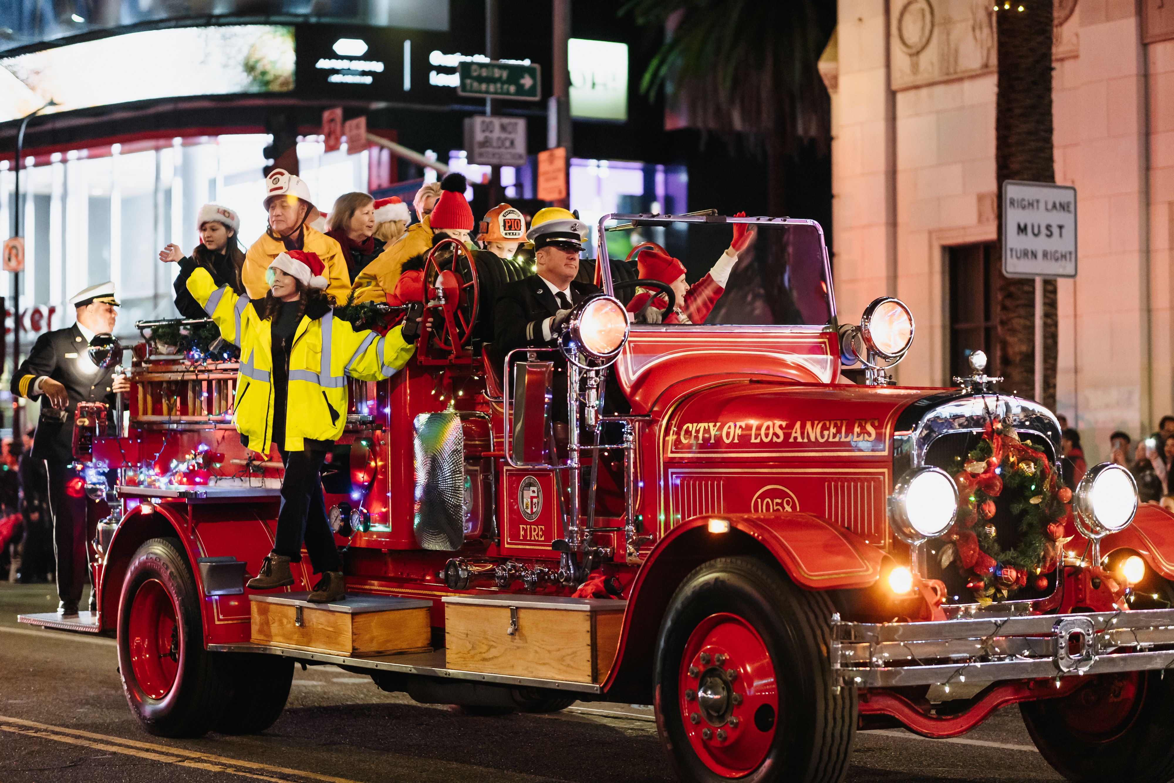 Christmas Parade Photos, Download The BEST Free Christmas Parade Stock ...