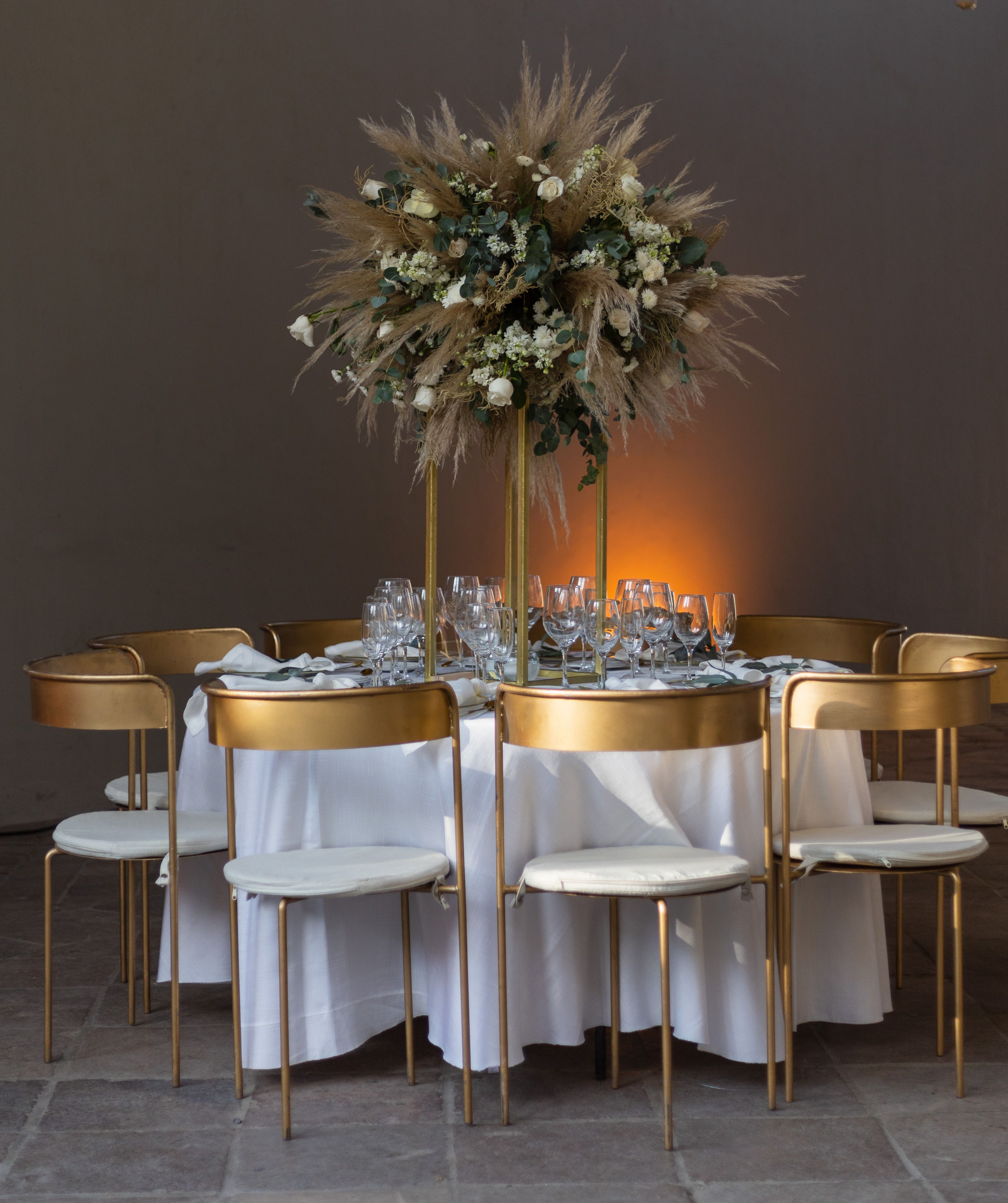 Round Table with Wedding Arrangement · Free Stock Photo
