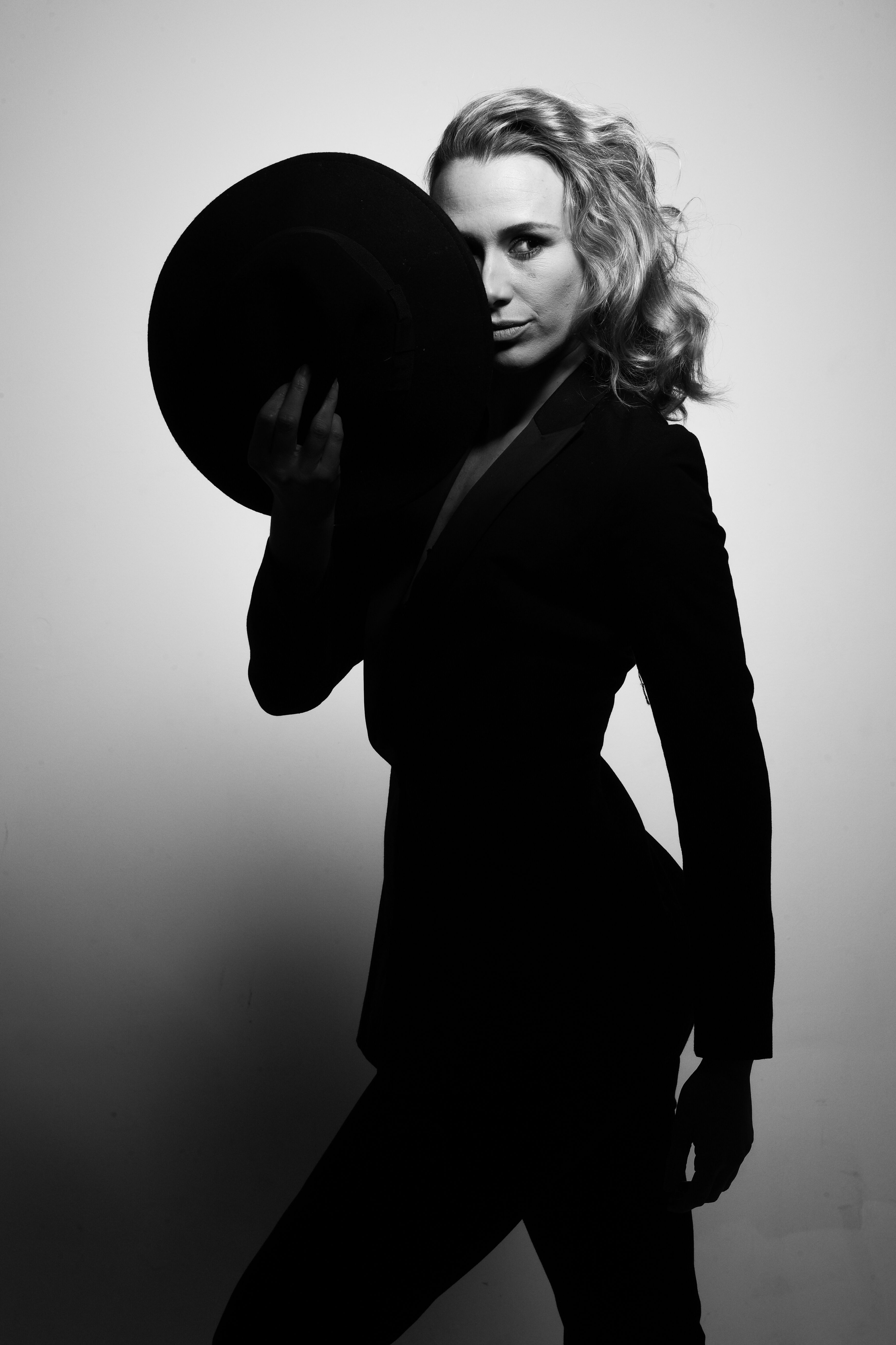 Grayscale Photo of a Fashionable Woman · Free Stock Photo