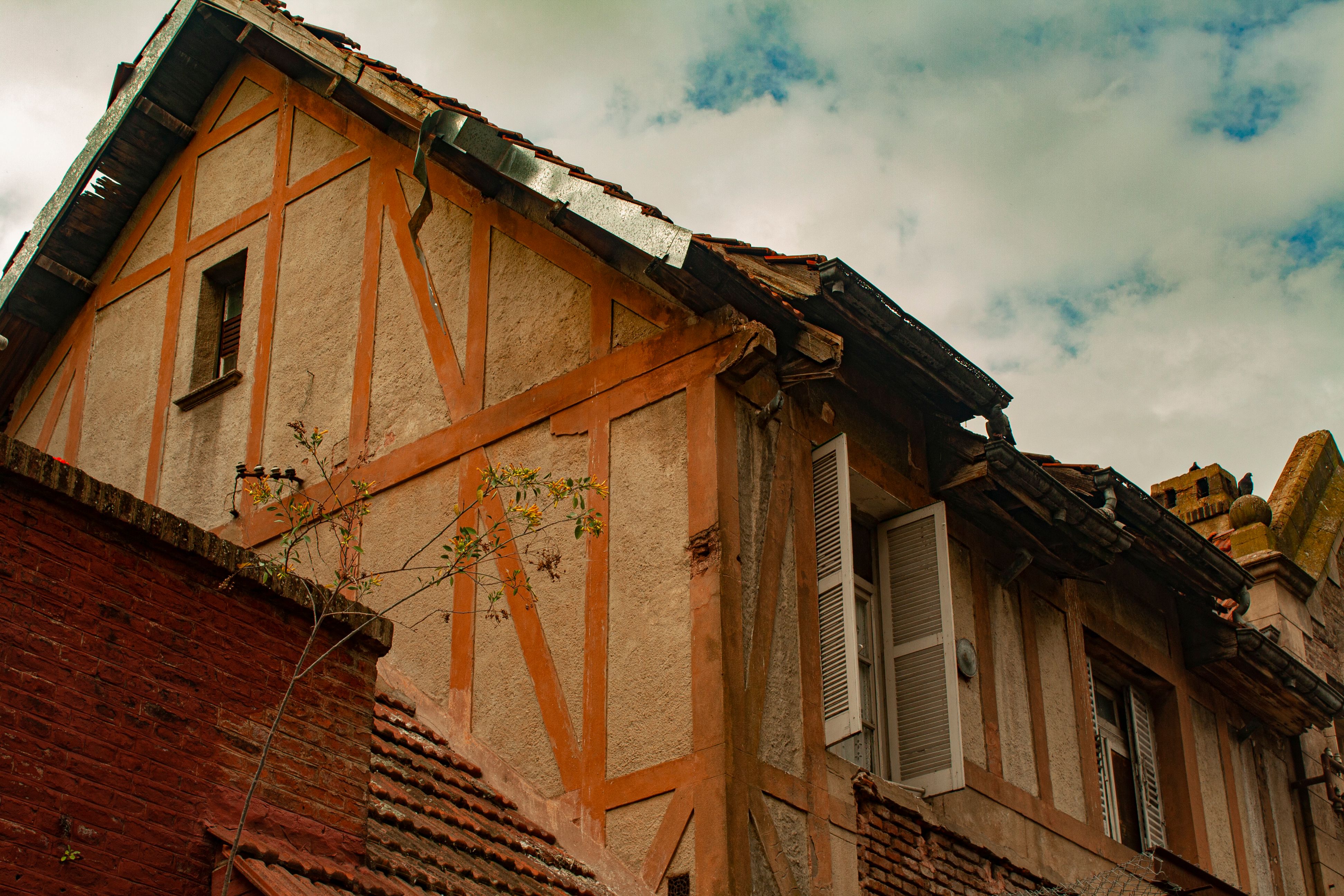 Village Near Mountain Cliff · Free Stock Photo
