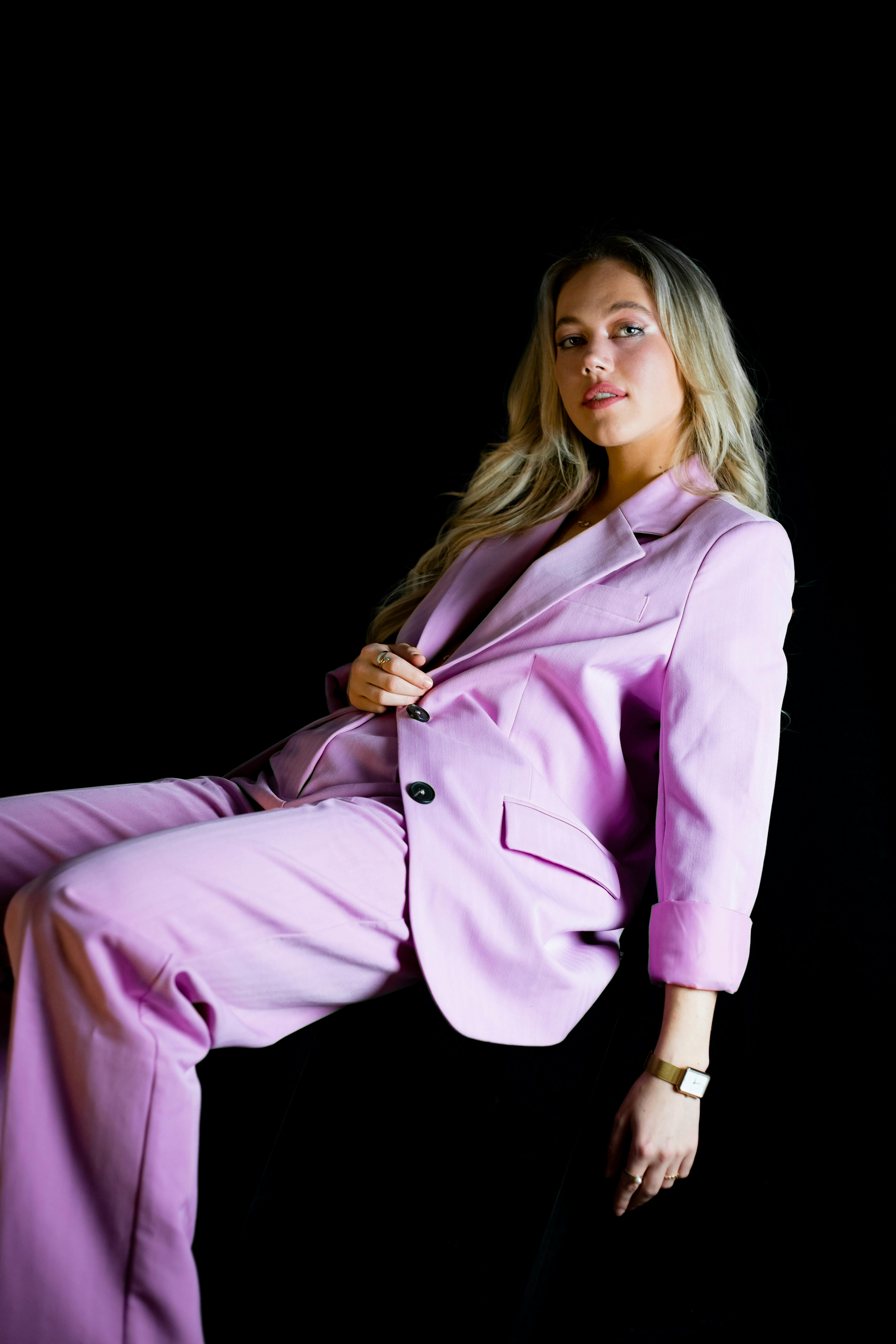 Sitting Royality Backgrounds Photos, Download Free Sitting Royality ...