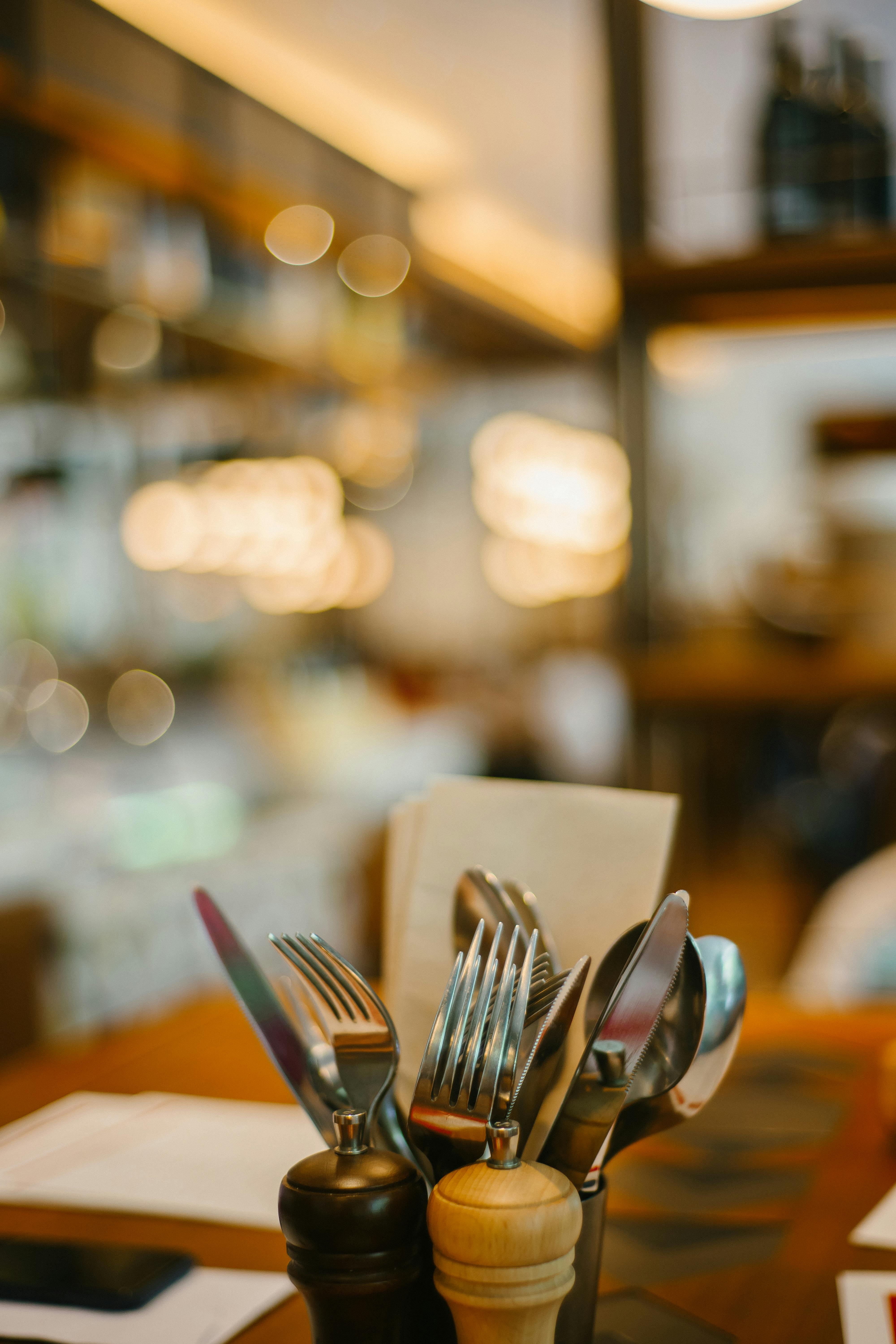 Cutlery: knives and forks · Free Stock Photo