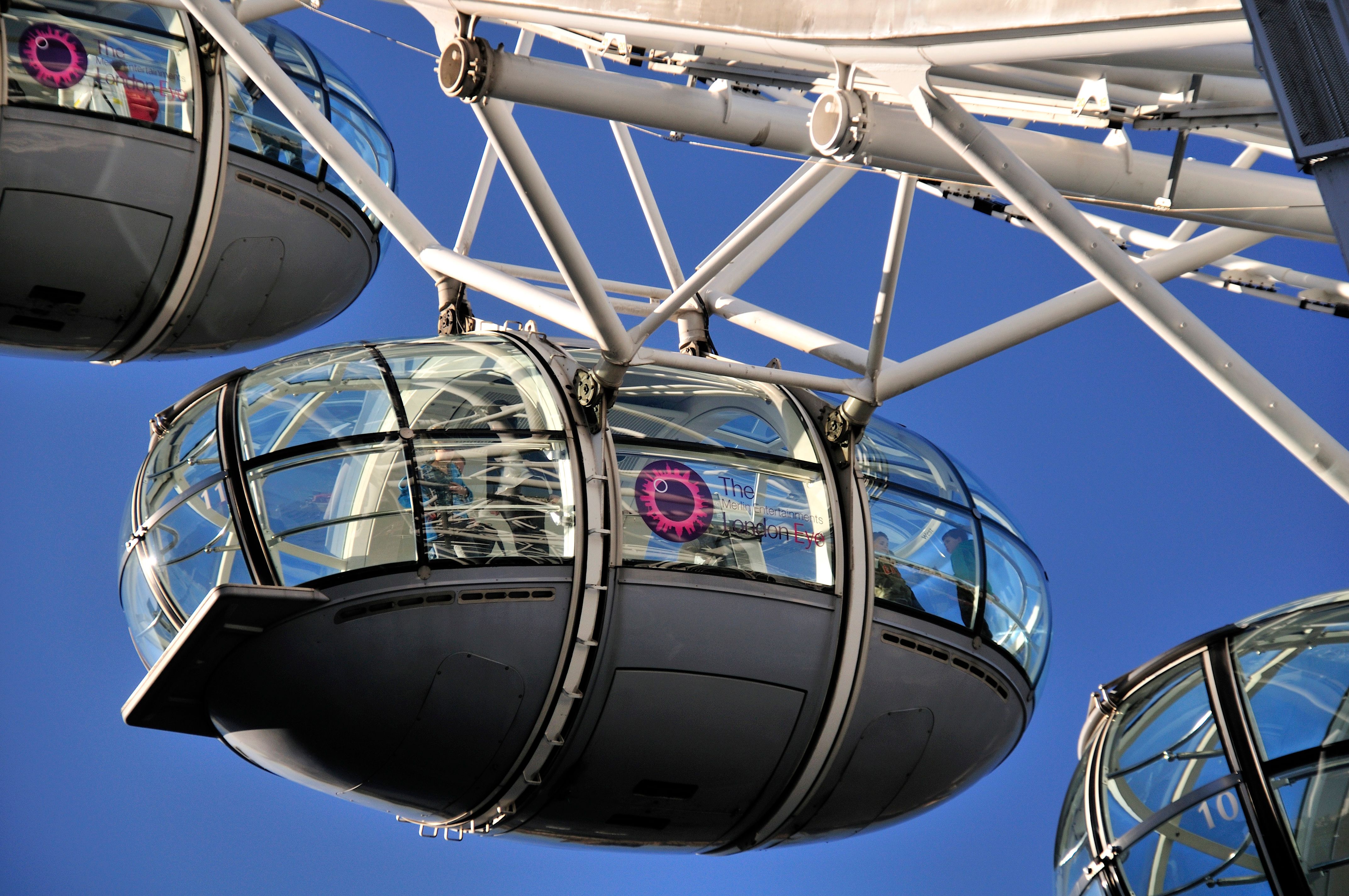 Close Up Shot of a Ferris Wheel · Free Stock Photo