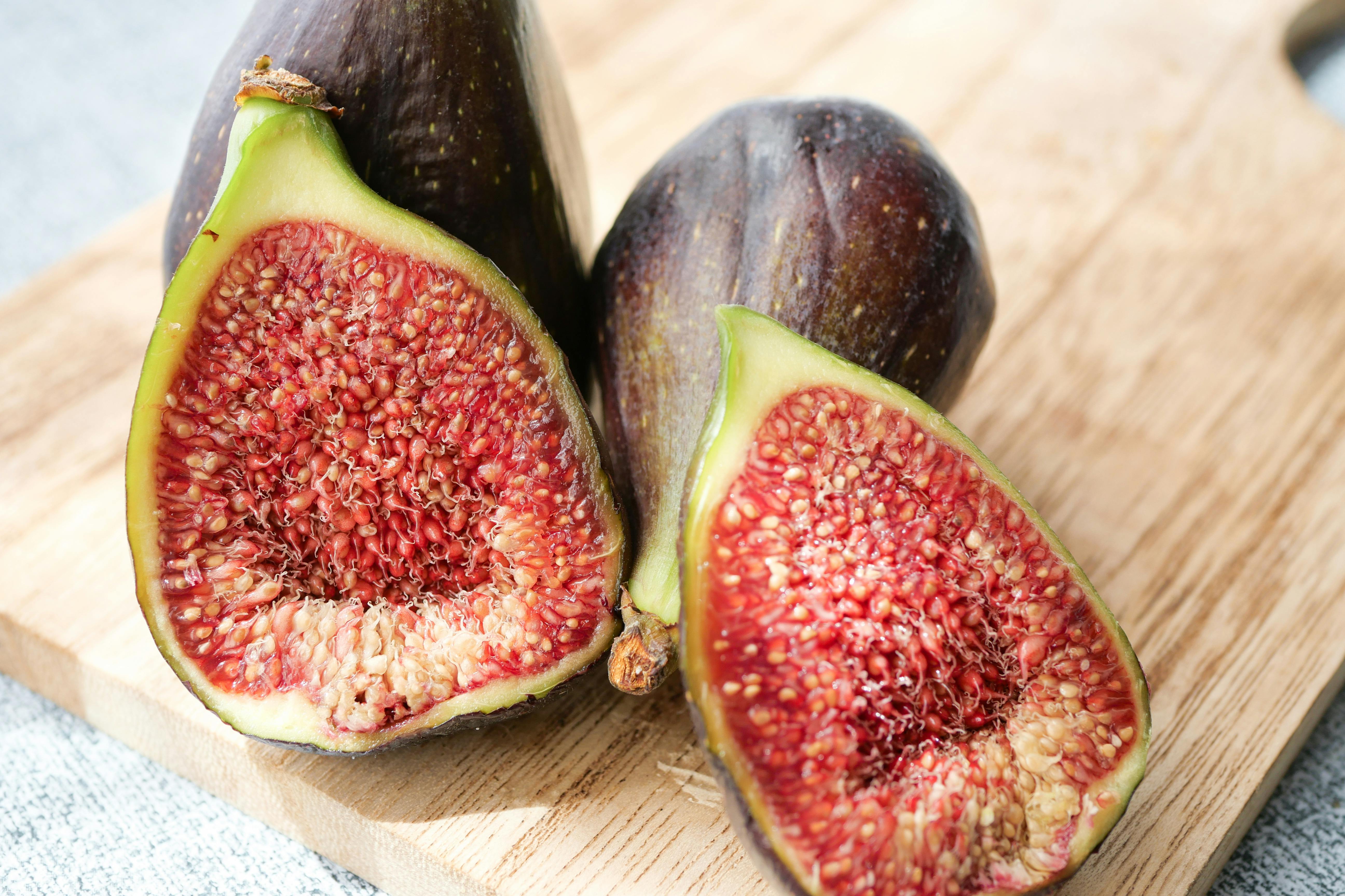 Close-Up Shot of Figs · Free Stock Photo