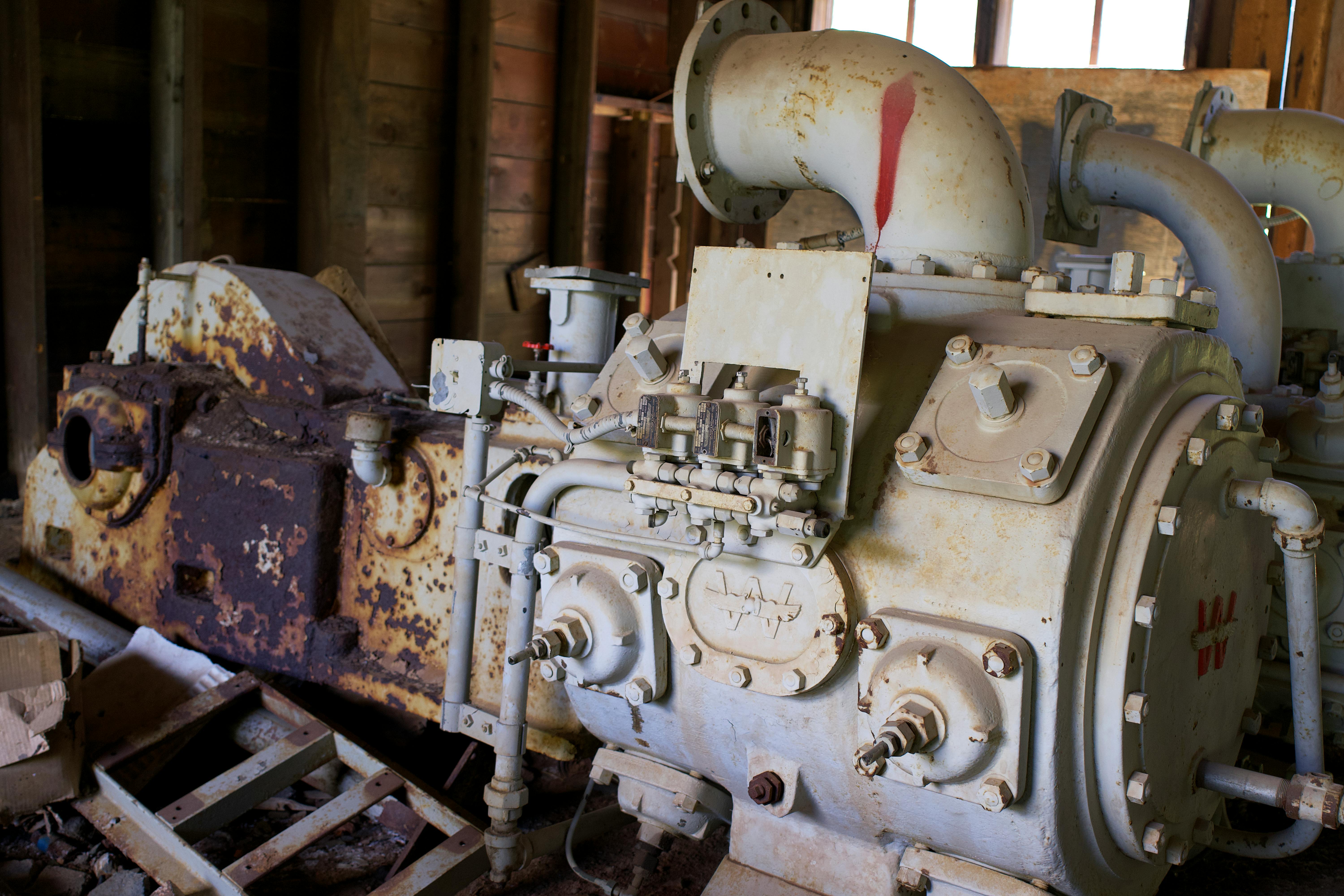 Rusty Metal Machinery · Free Stock Photo