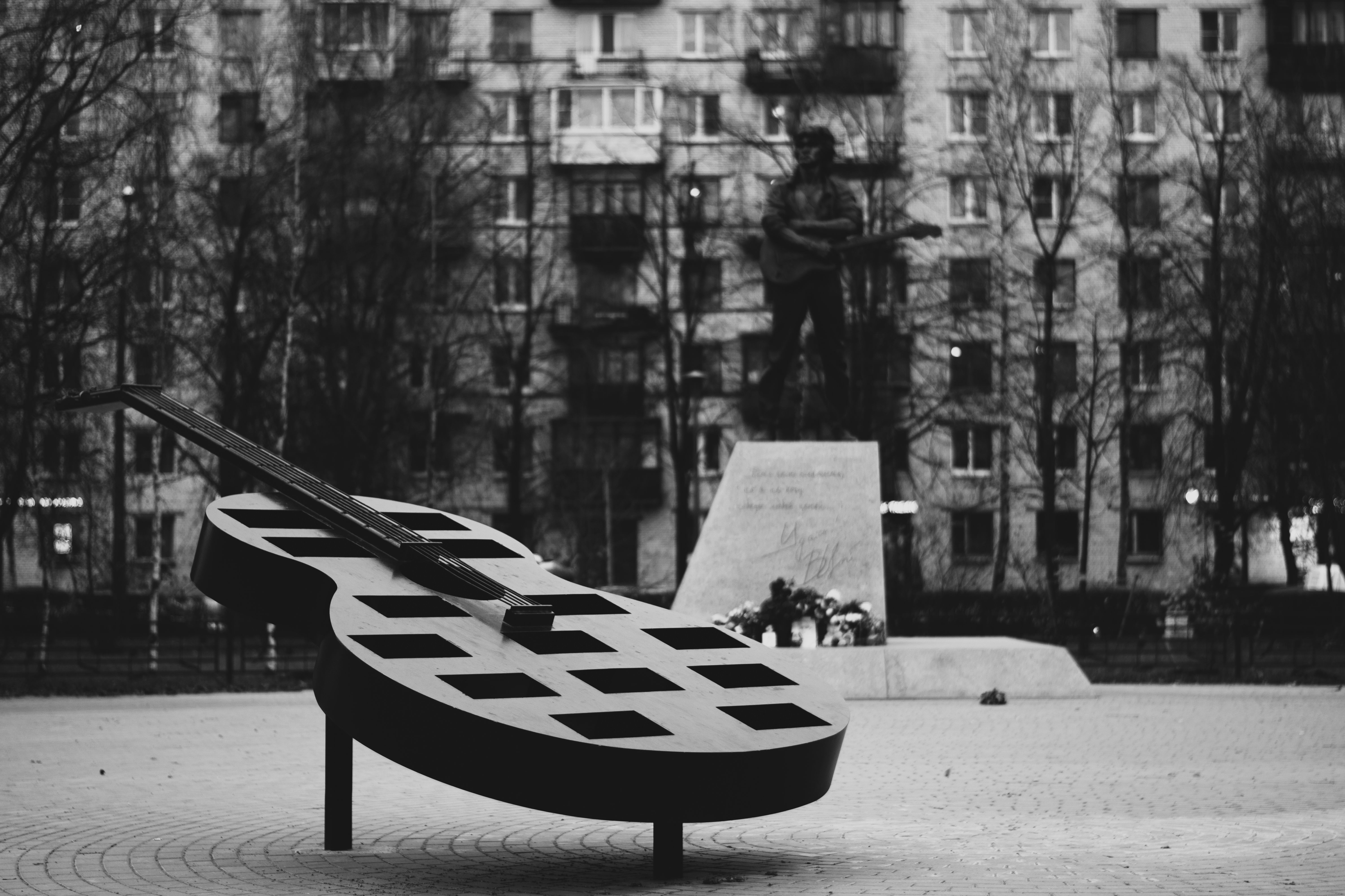 Monument on Town Square · Free Stock Photo