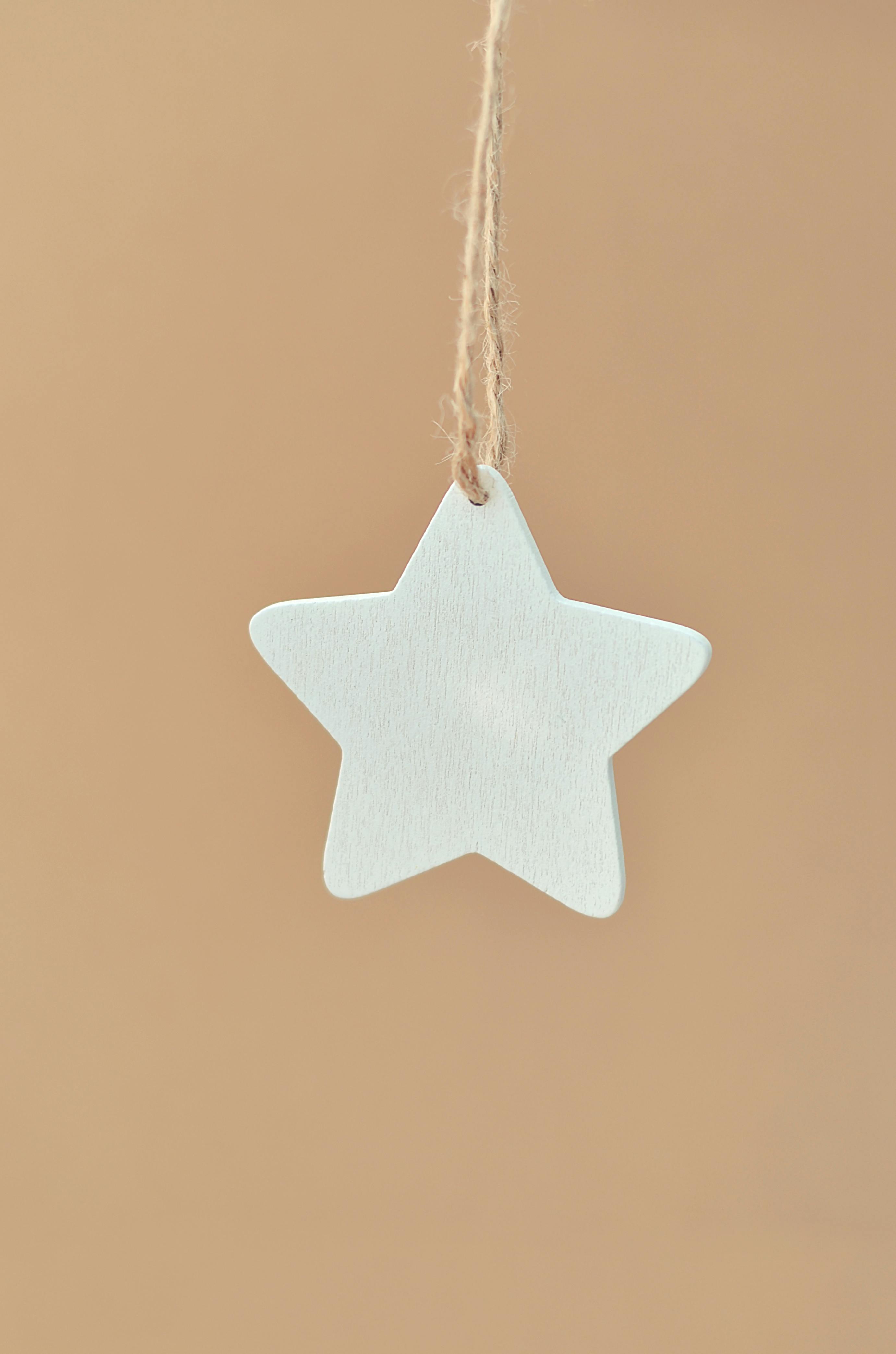White Star on String · Free Stock Photo