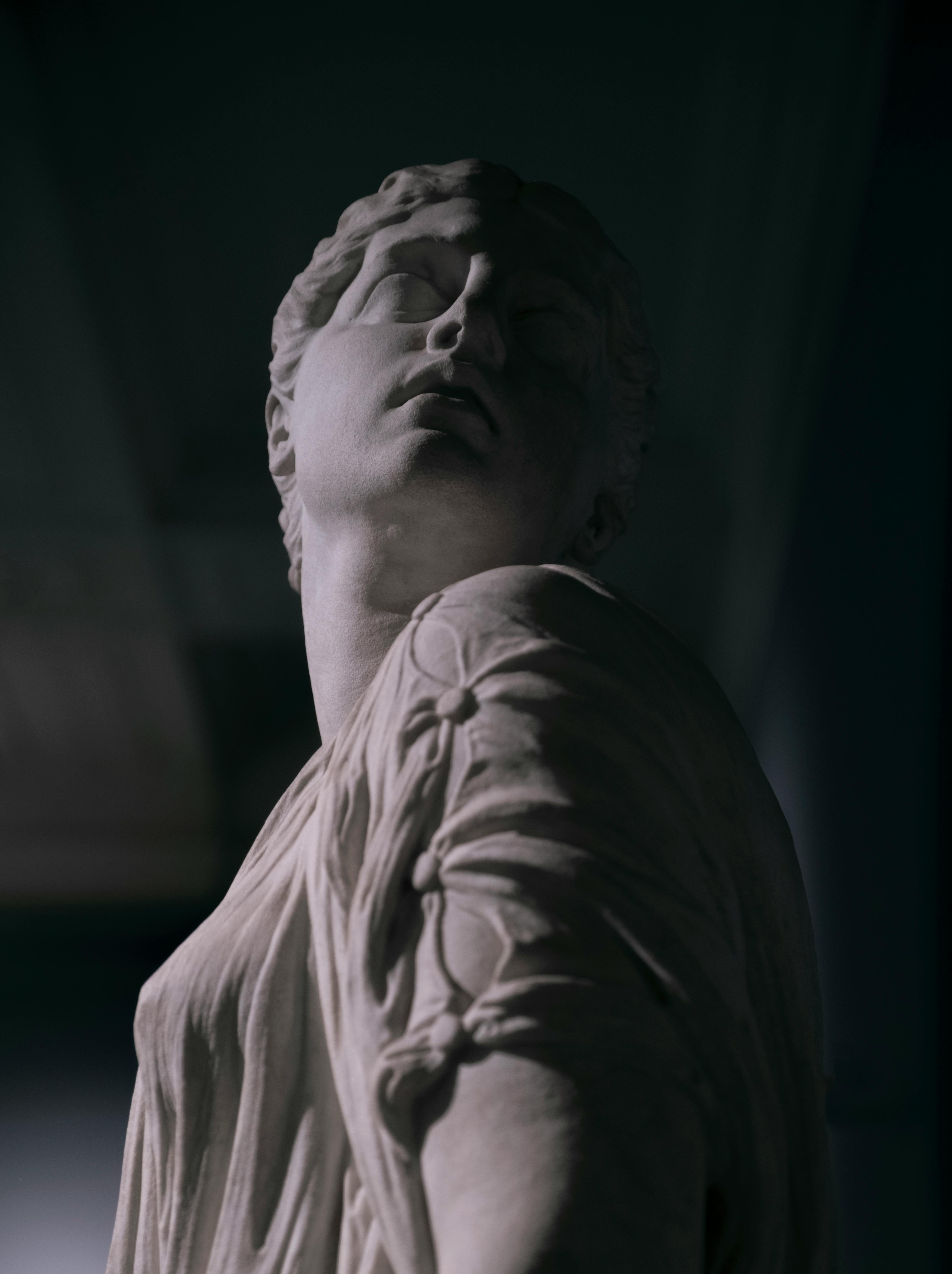 Woman Statue · Free Stock Photo
