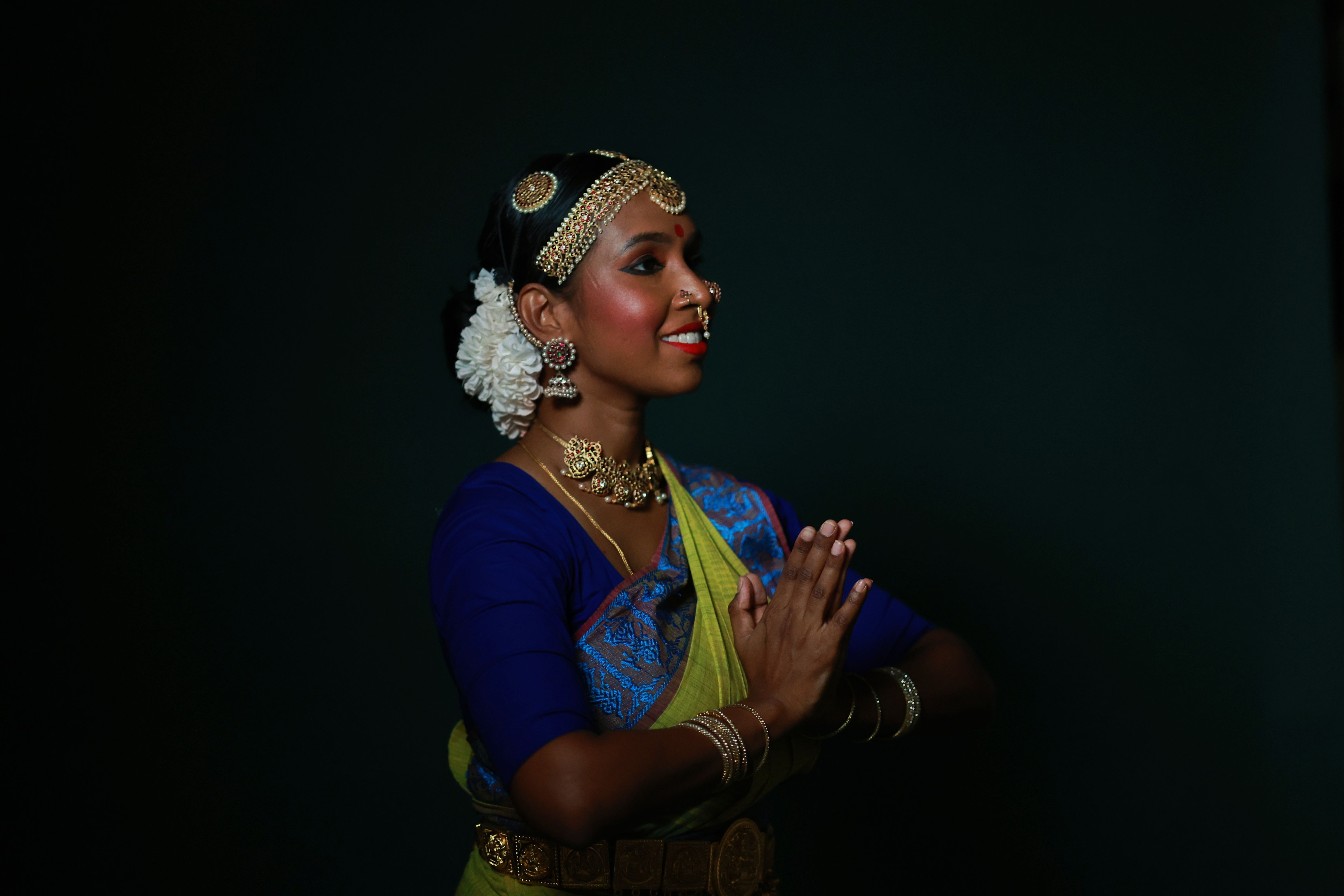 Indian Woman Namaste Tricolor Background Photos, Download The BEST Free ...