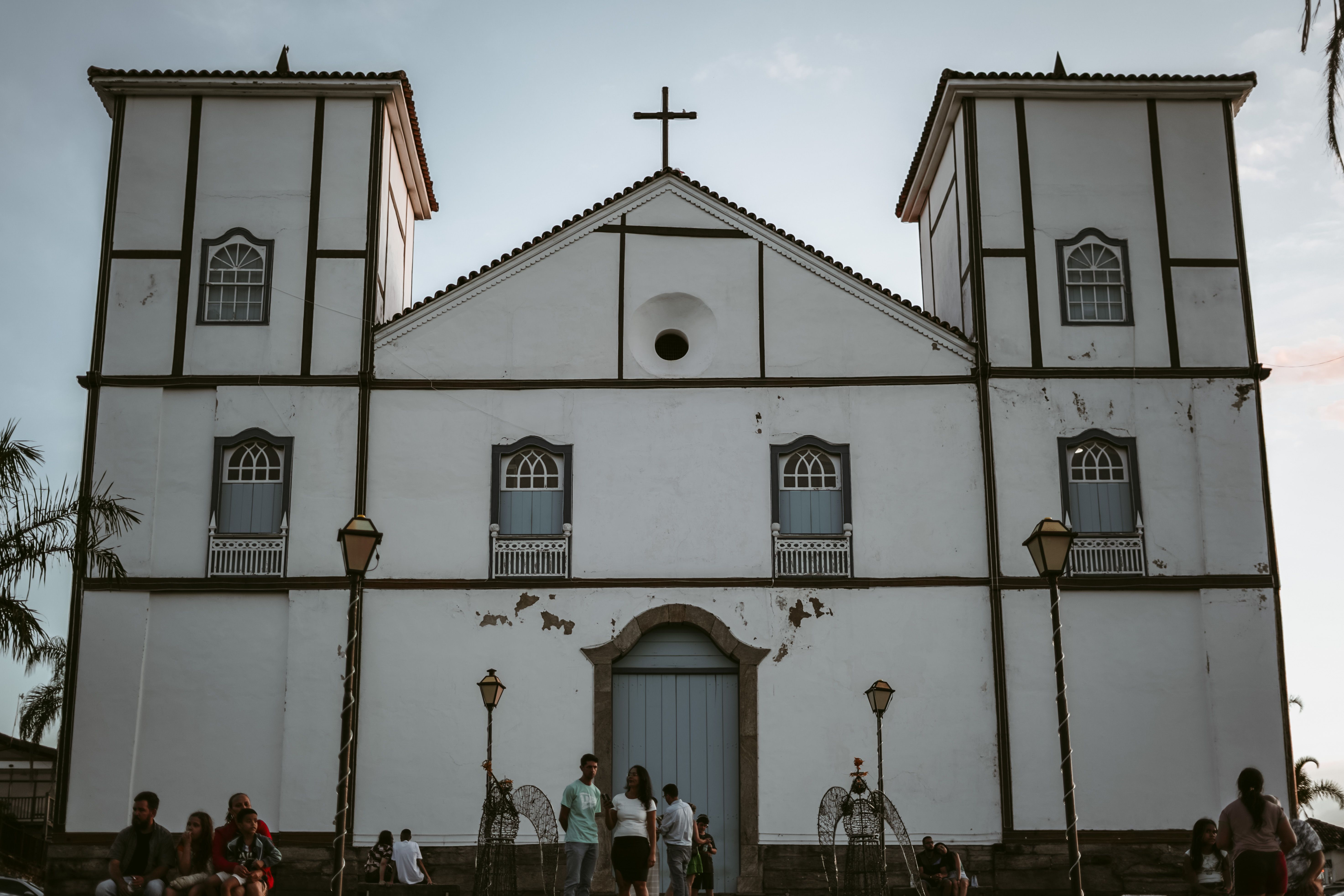 People at the Inhotim Museum in Brazil · Free Stock Photo