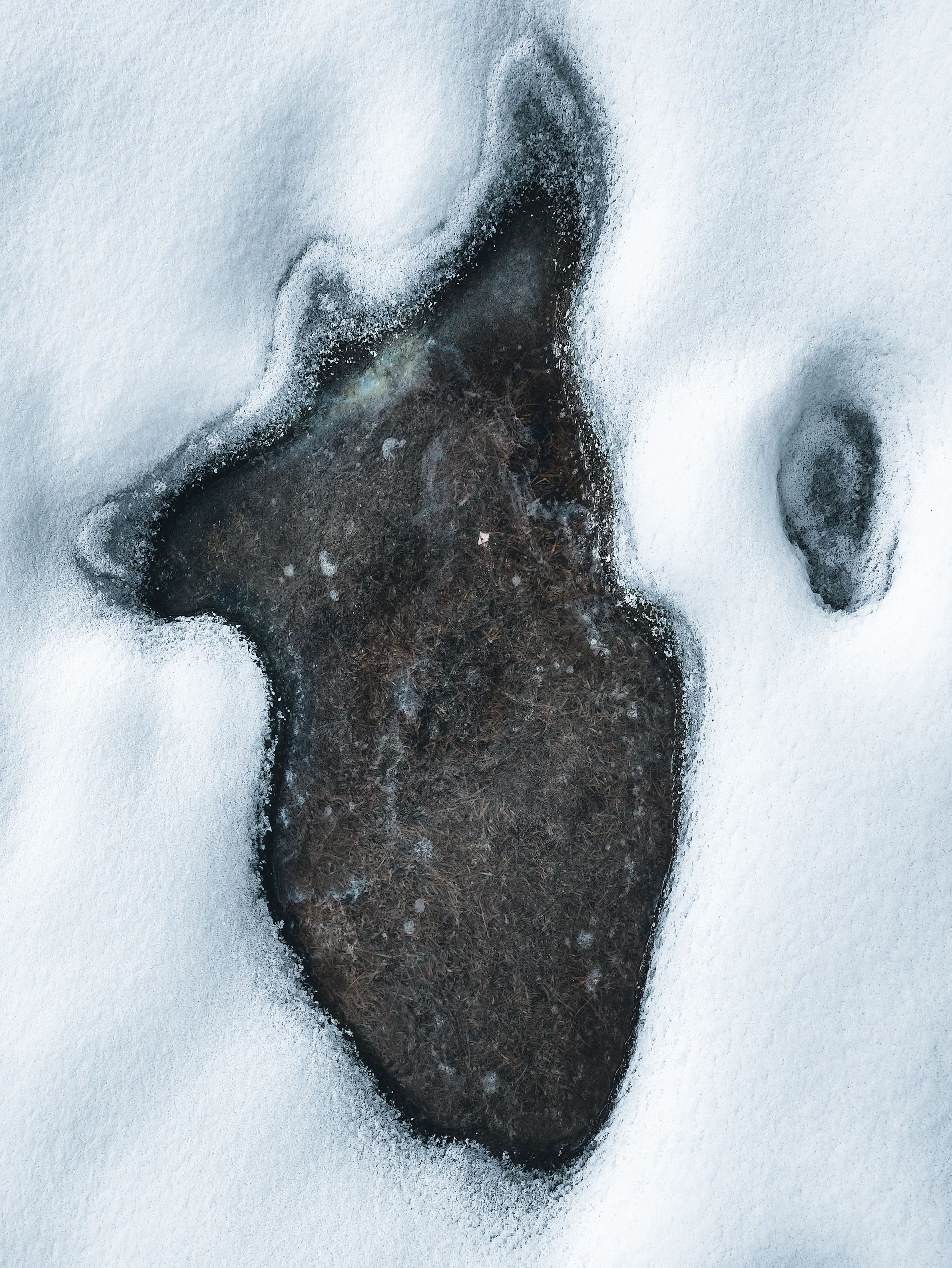 Snowy Landscape with Frozen Body of Water · Free Stock Photo
