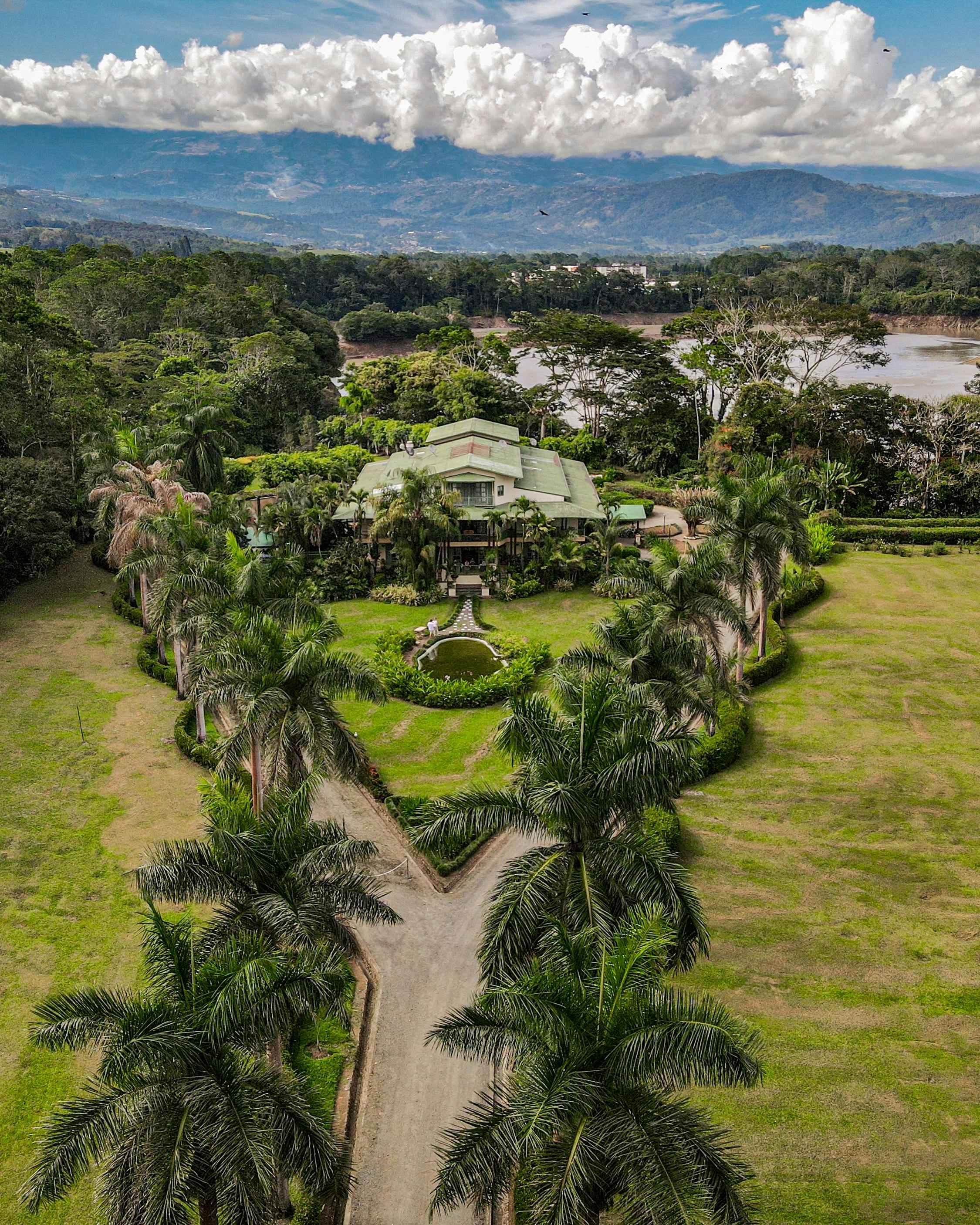 Luxury Mansion with Garden · Free Stock Photo