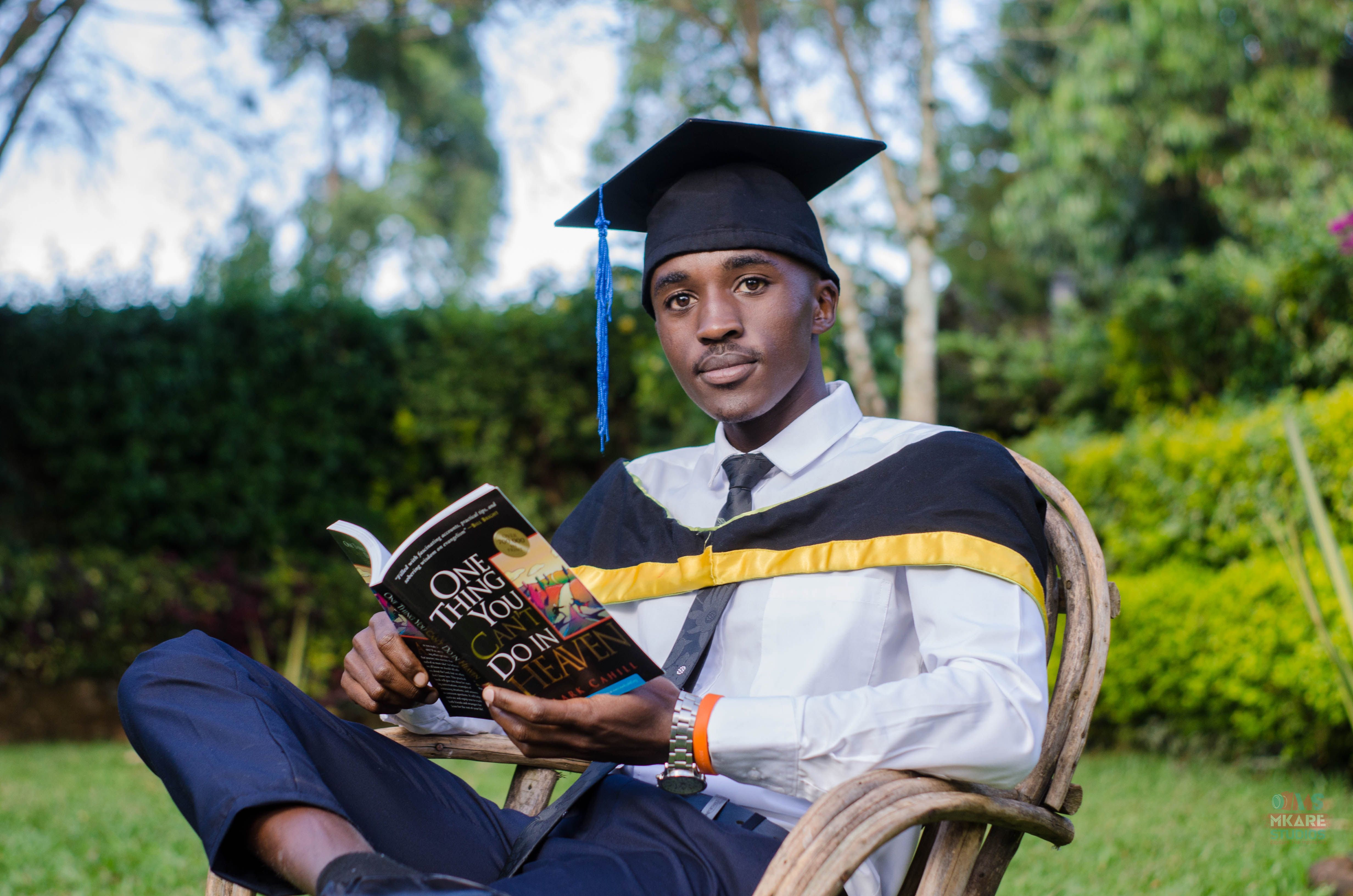 Graduation With Books Photos, Download The BEST Free Graduation With ...