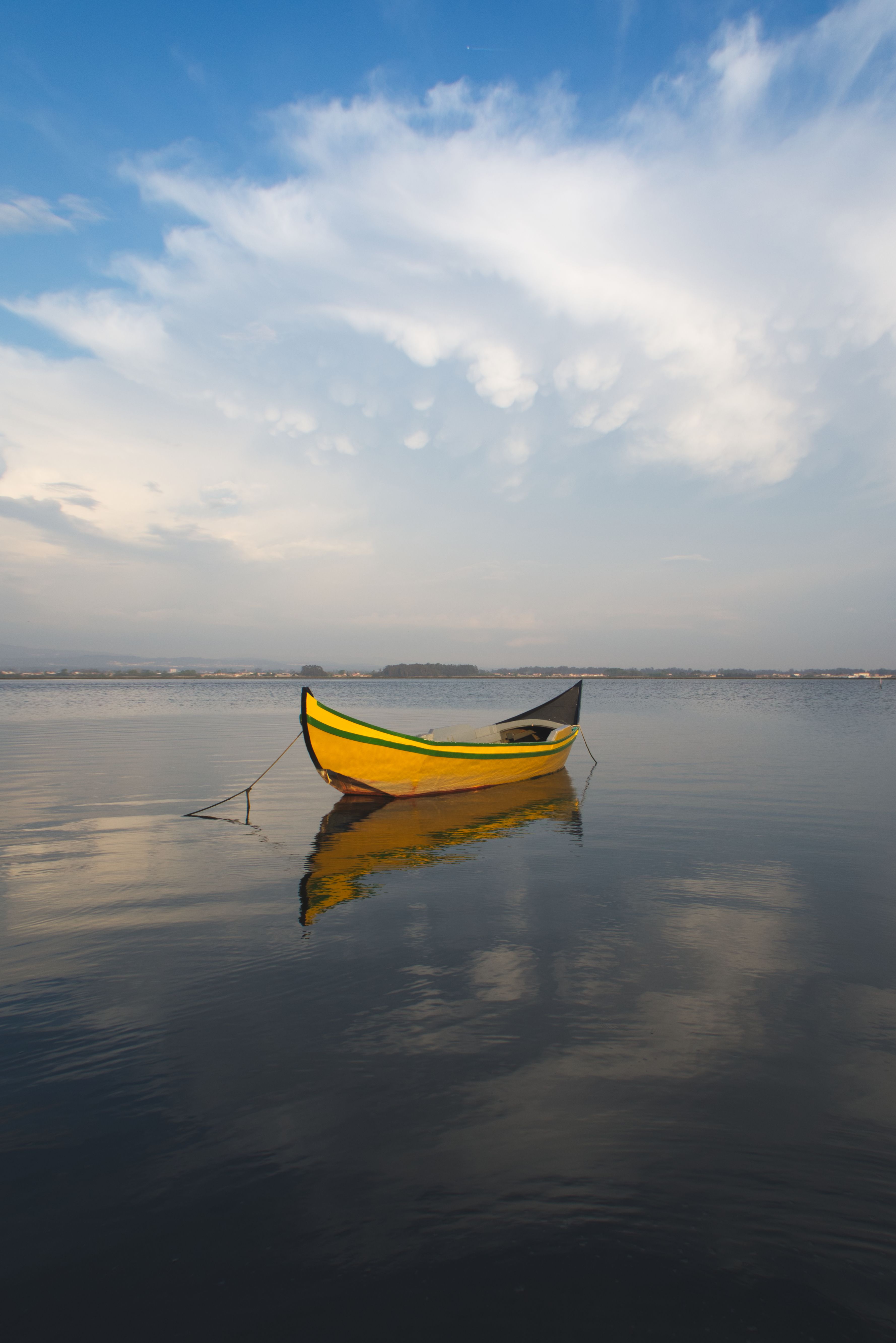 Foto de stock gratuita sobre agua, barca, embarcación, tiro vertical