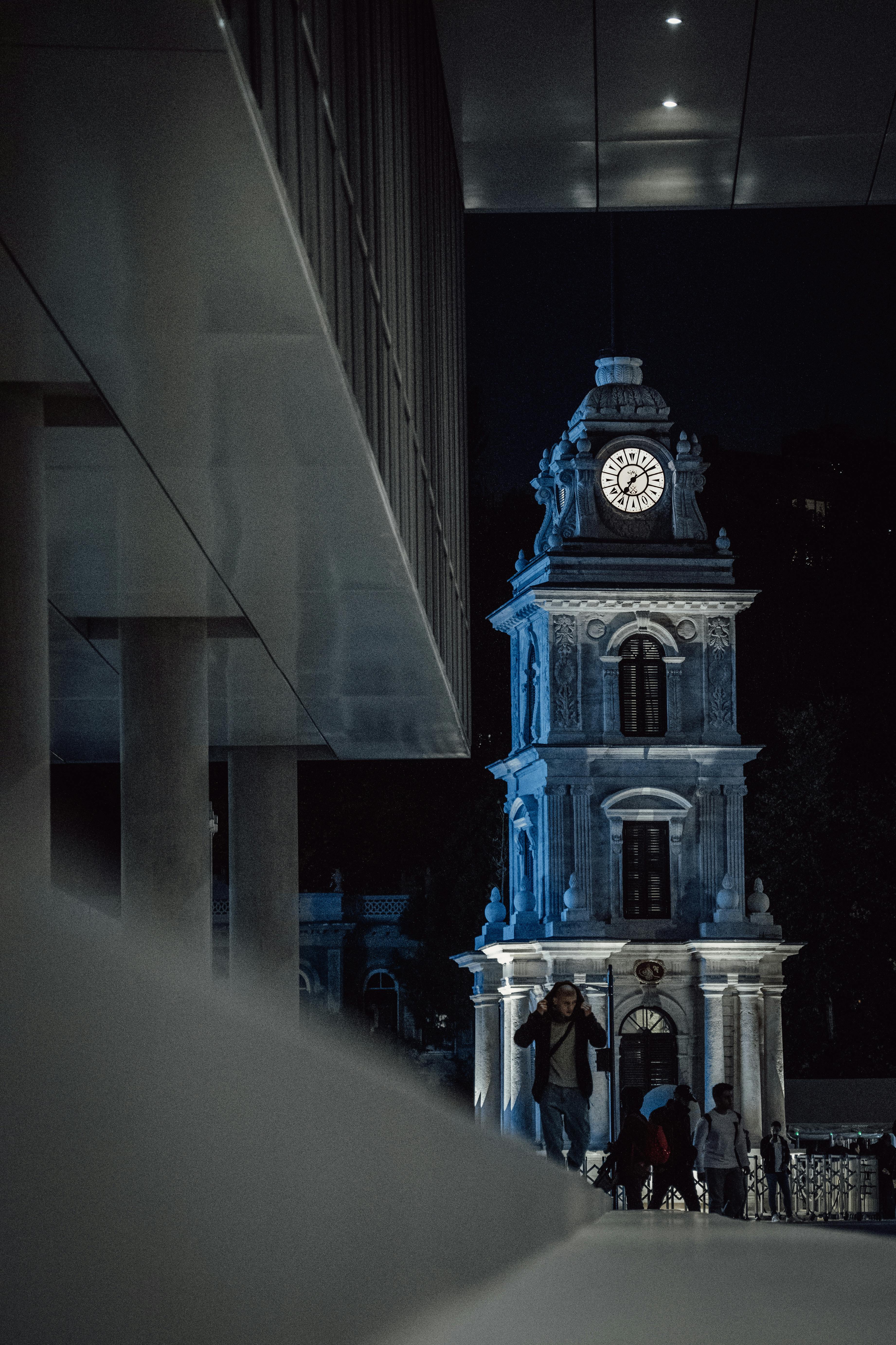 People Walking Near the Clock Tower · Free Stock Photo