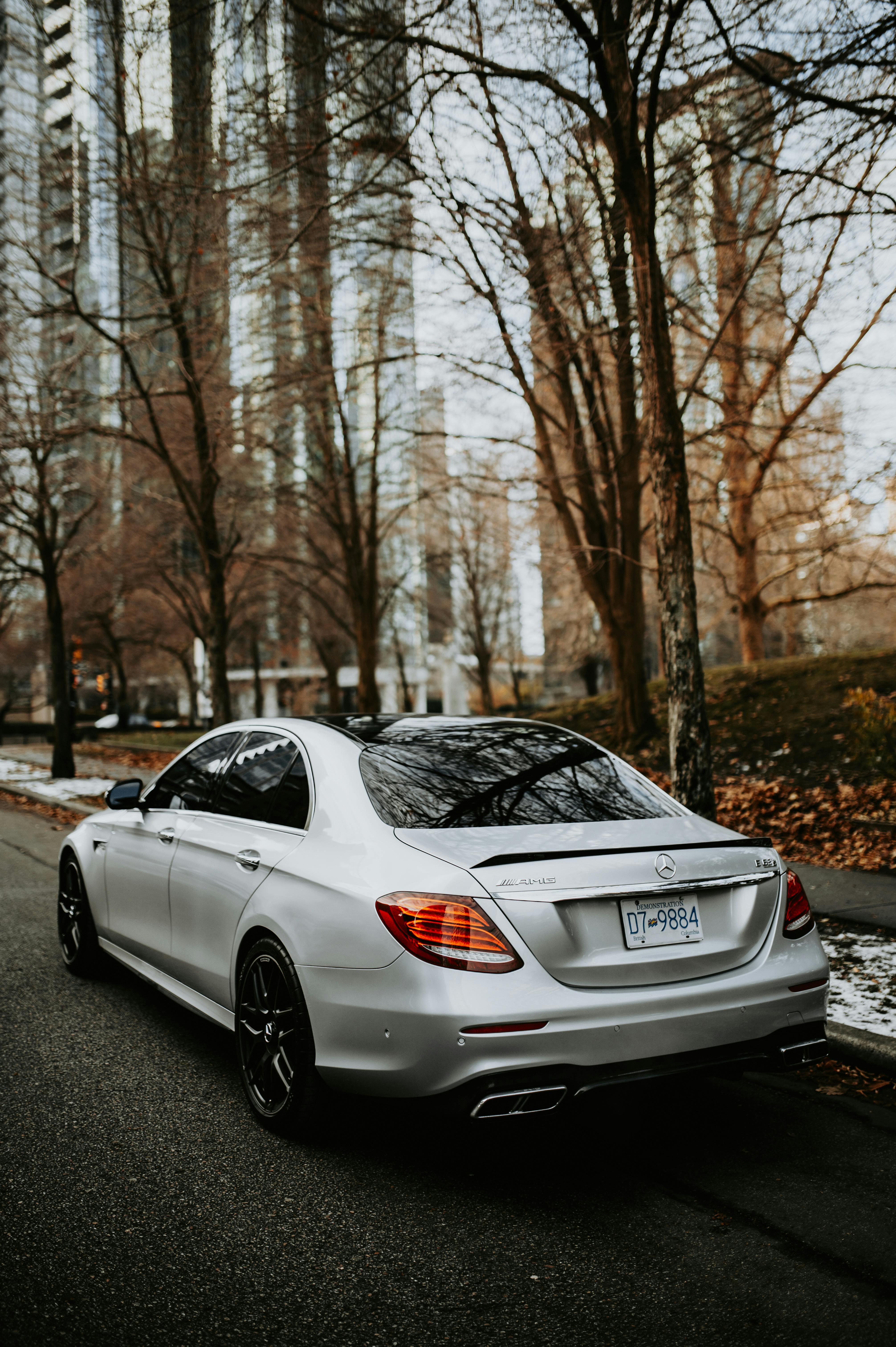 Car on City Street · Free Stock Photo