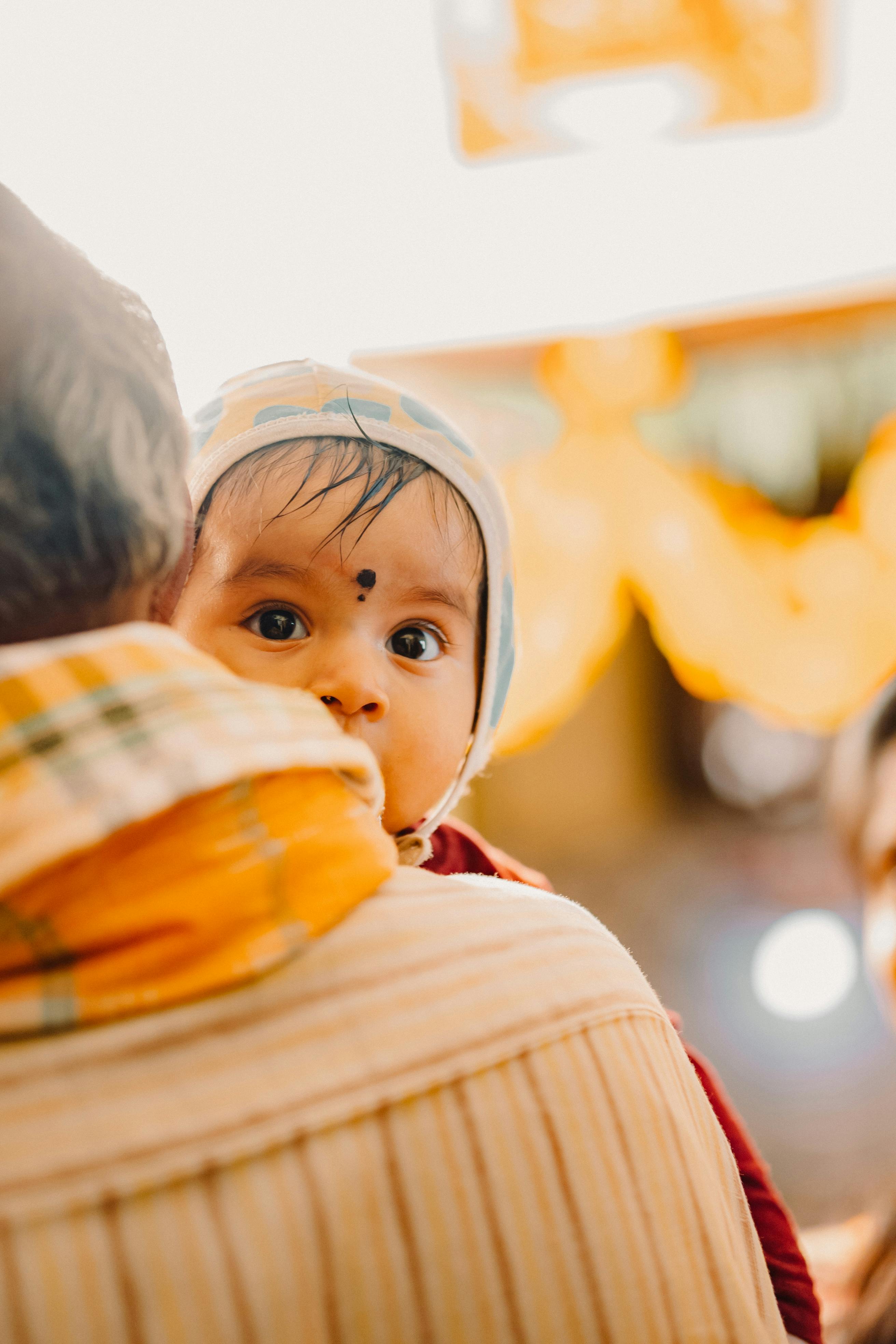 Baby Staring Photos, Download The BEST Free Baby Staring Stock Photos ...