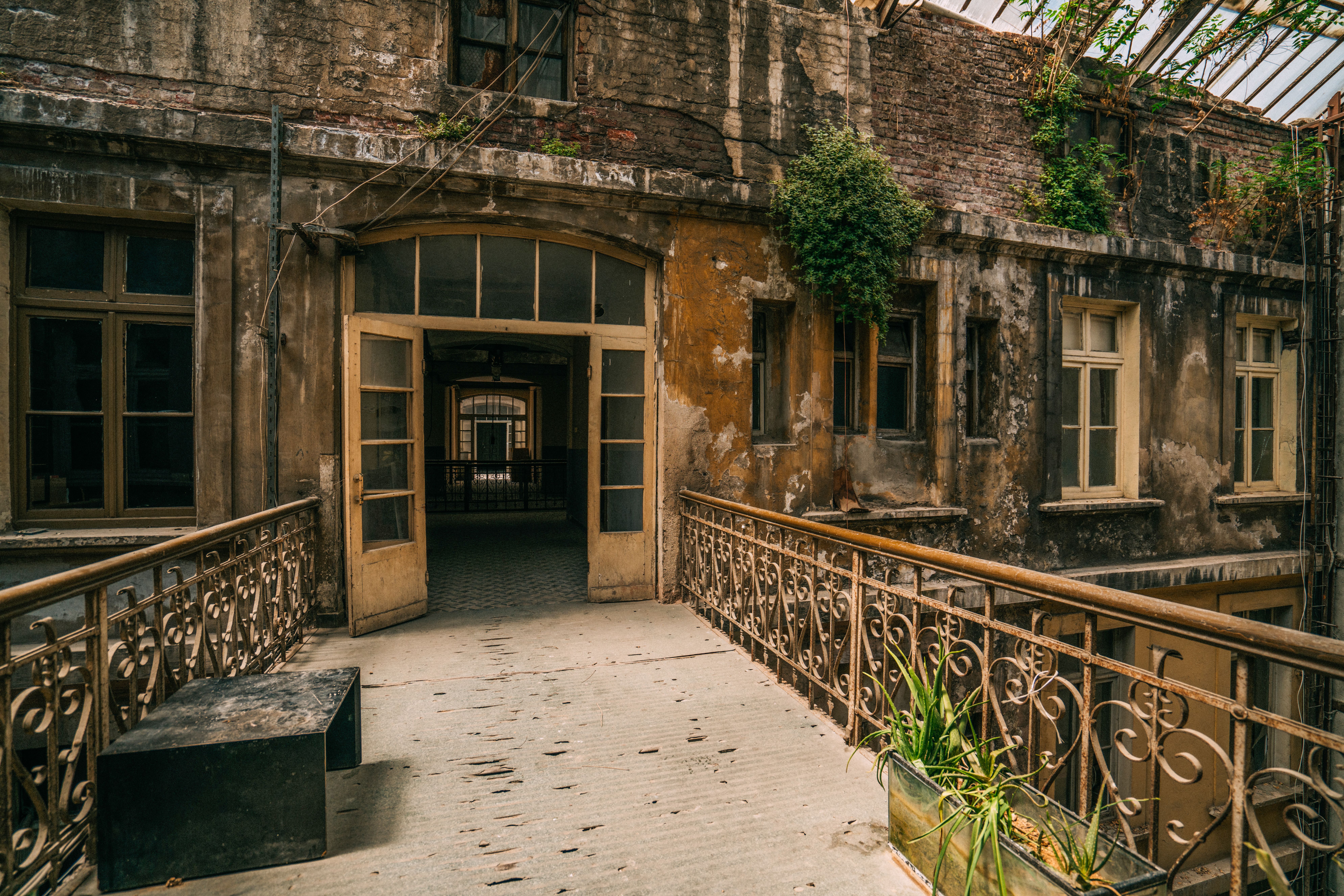 An Entrance to the Old Building · Free Stock Photo