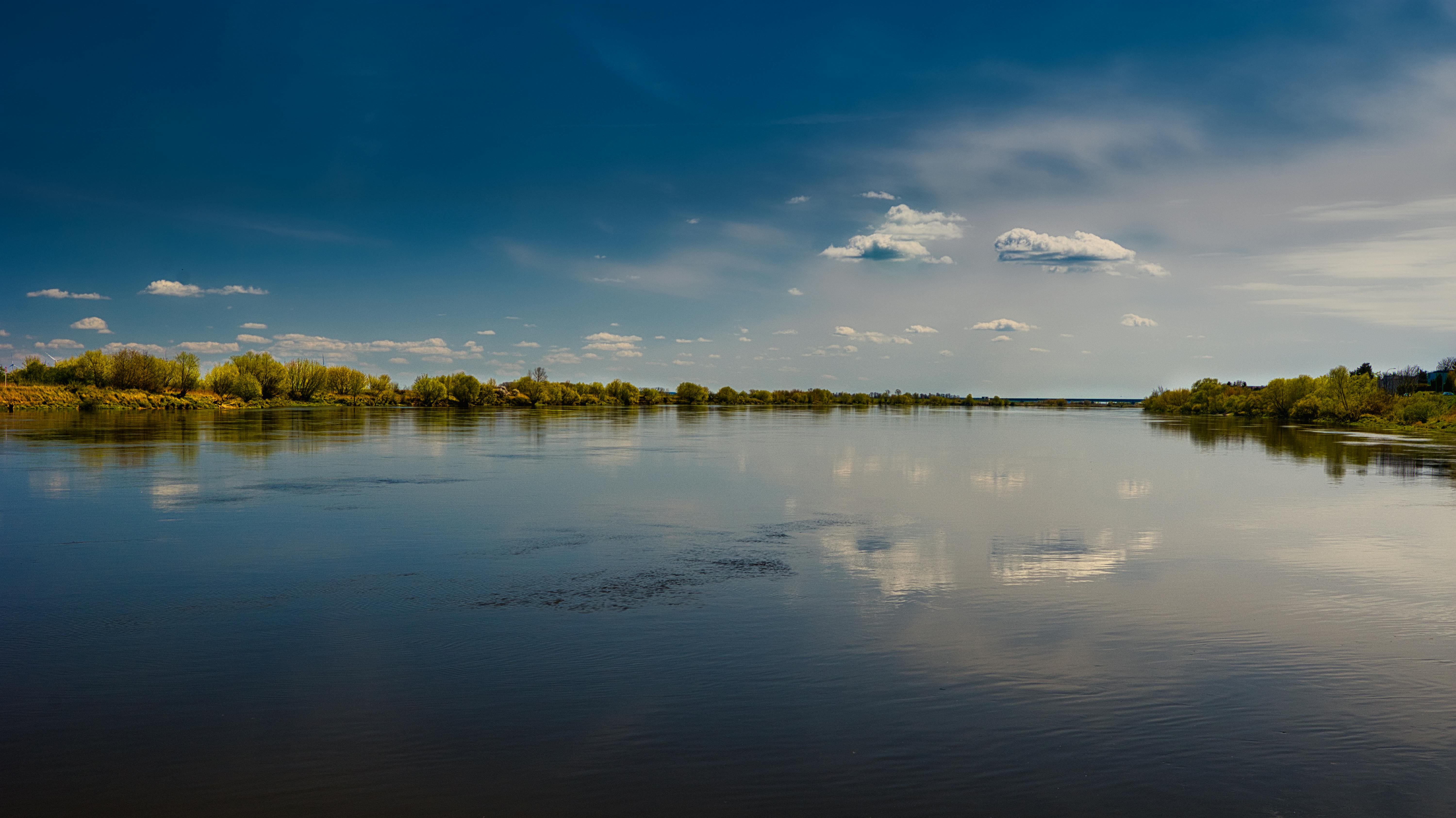 River under Blue Sky · Free Stock Photo