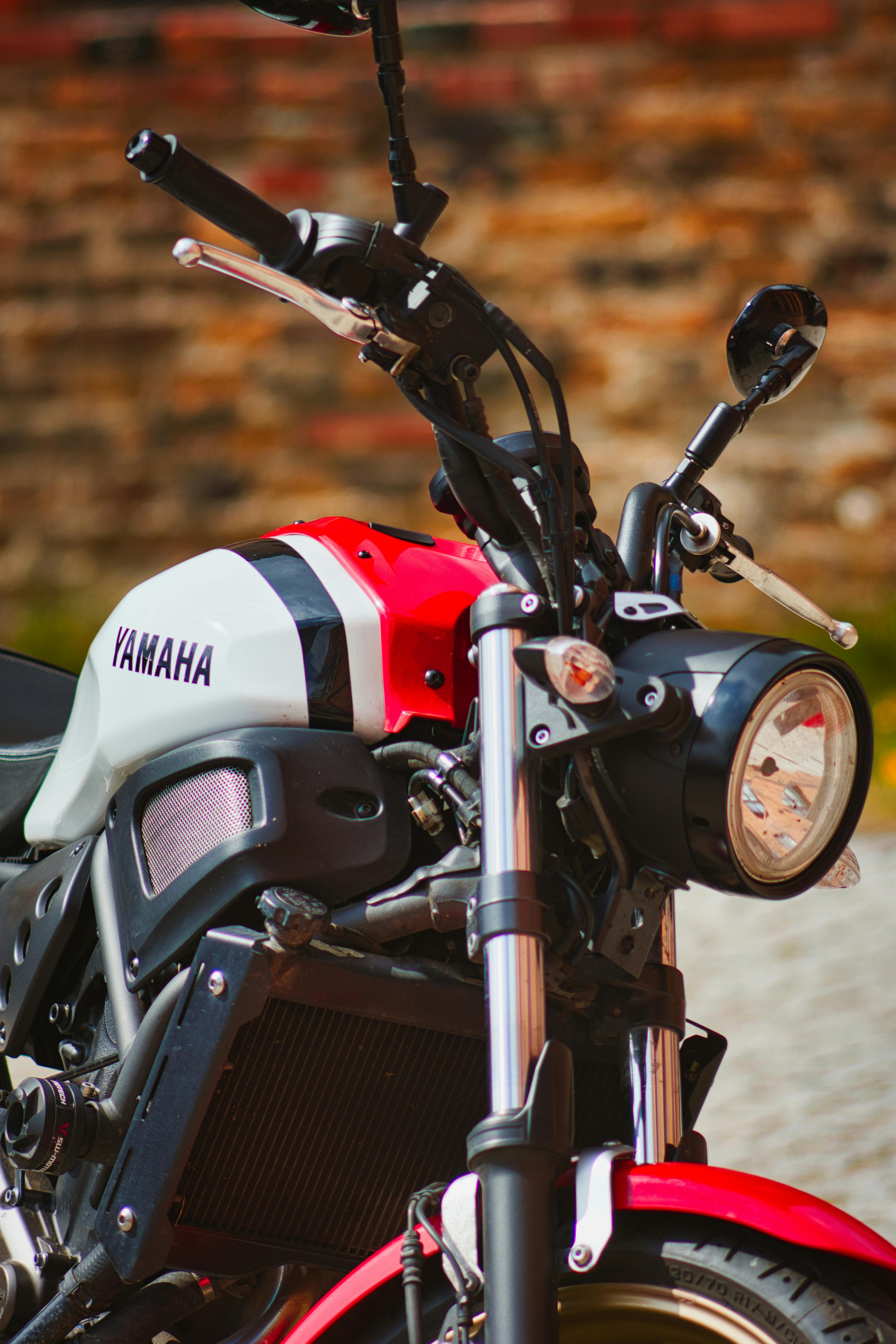 Silver Yamaha Motorcycle · Free Stock Photo