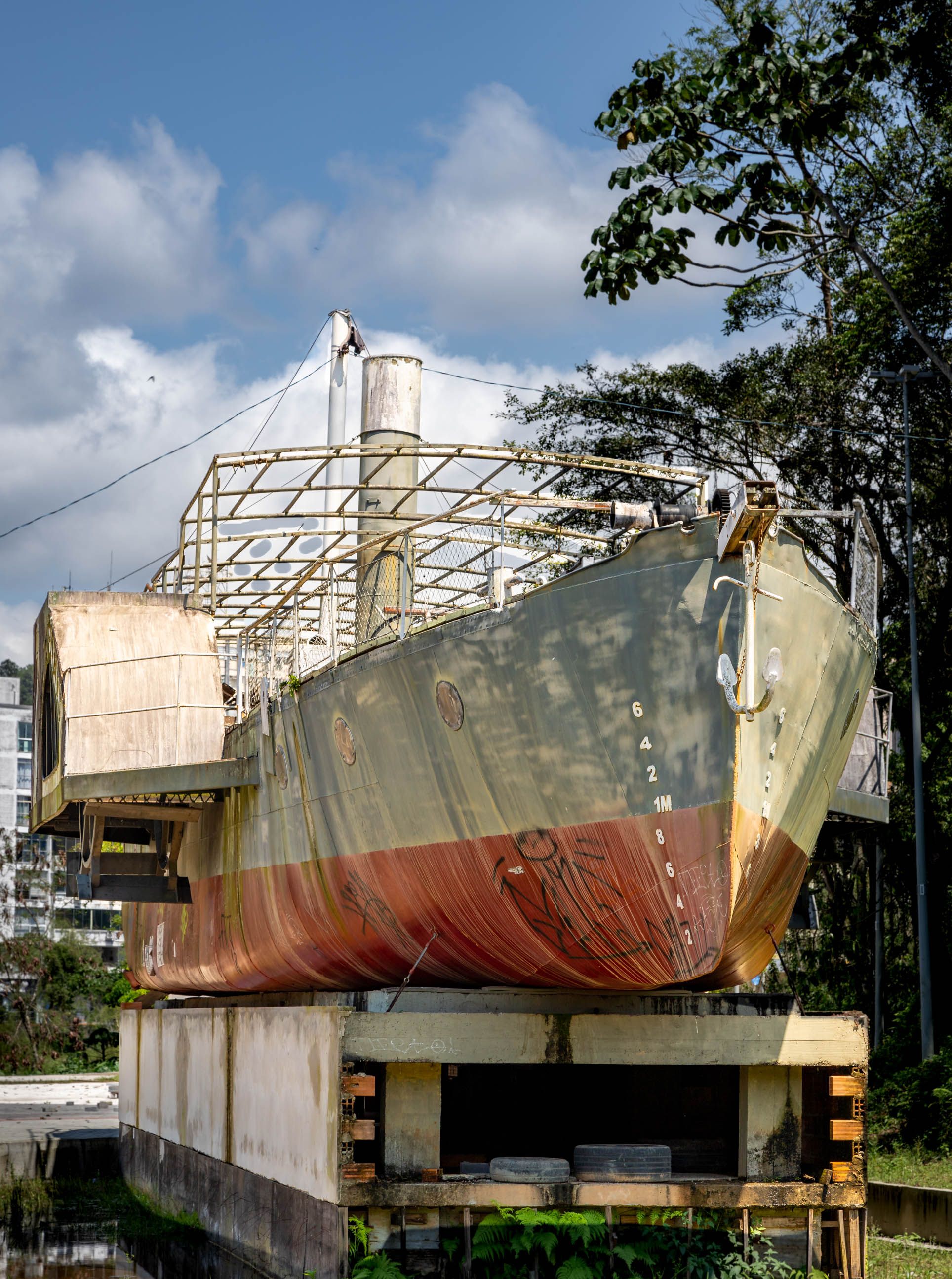 Ship on Platform in Dry Dock · Free Stock Photo
