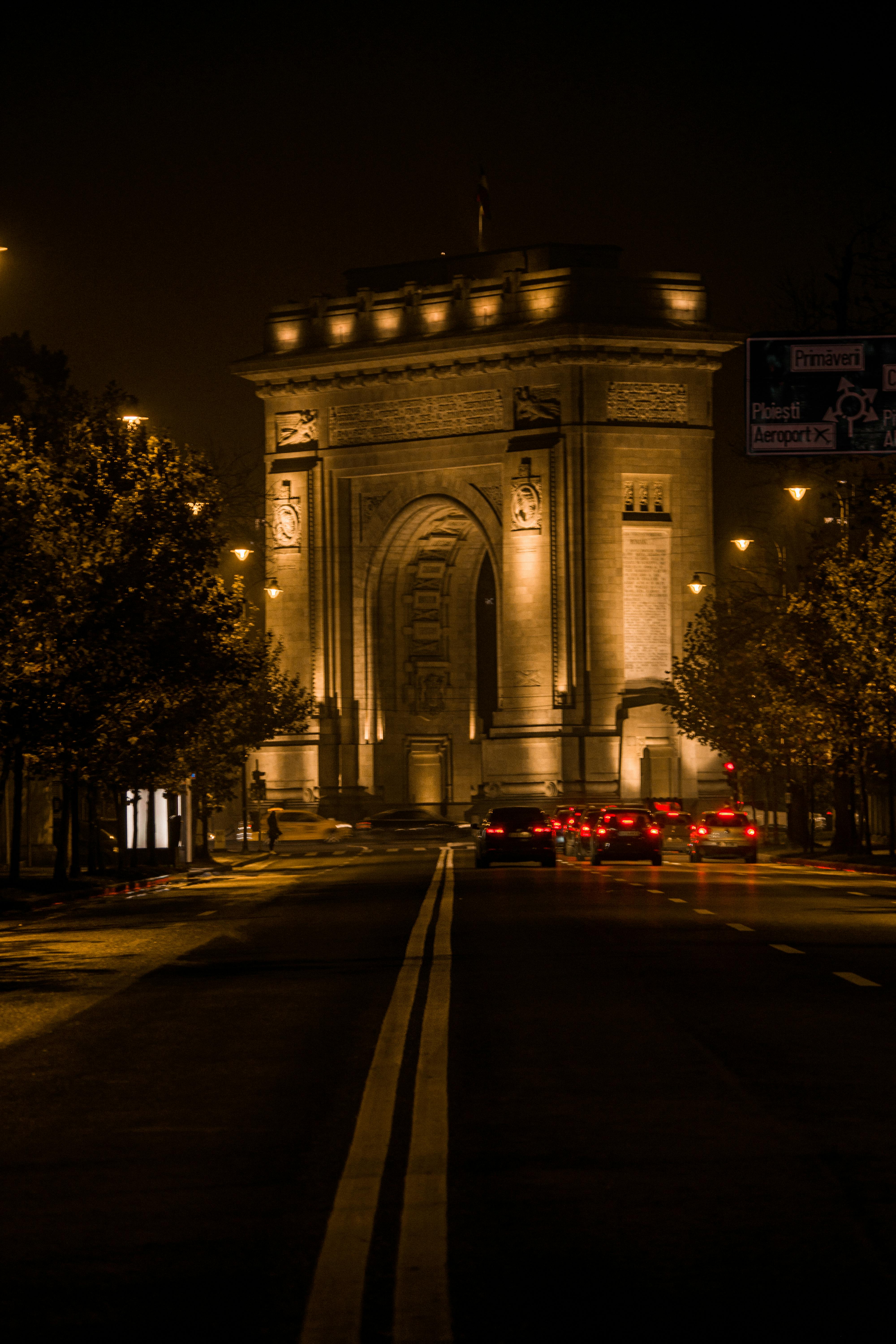 Triumphal Arch at Night · Free Stock Photo