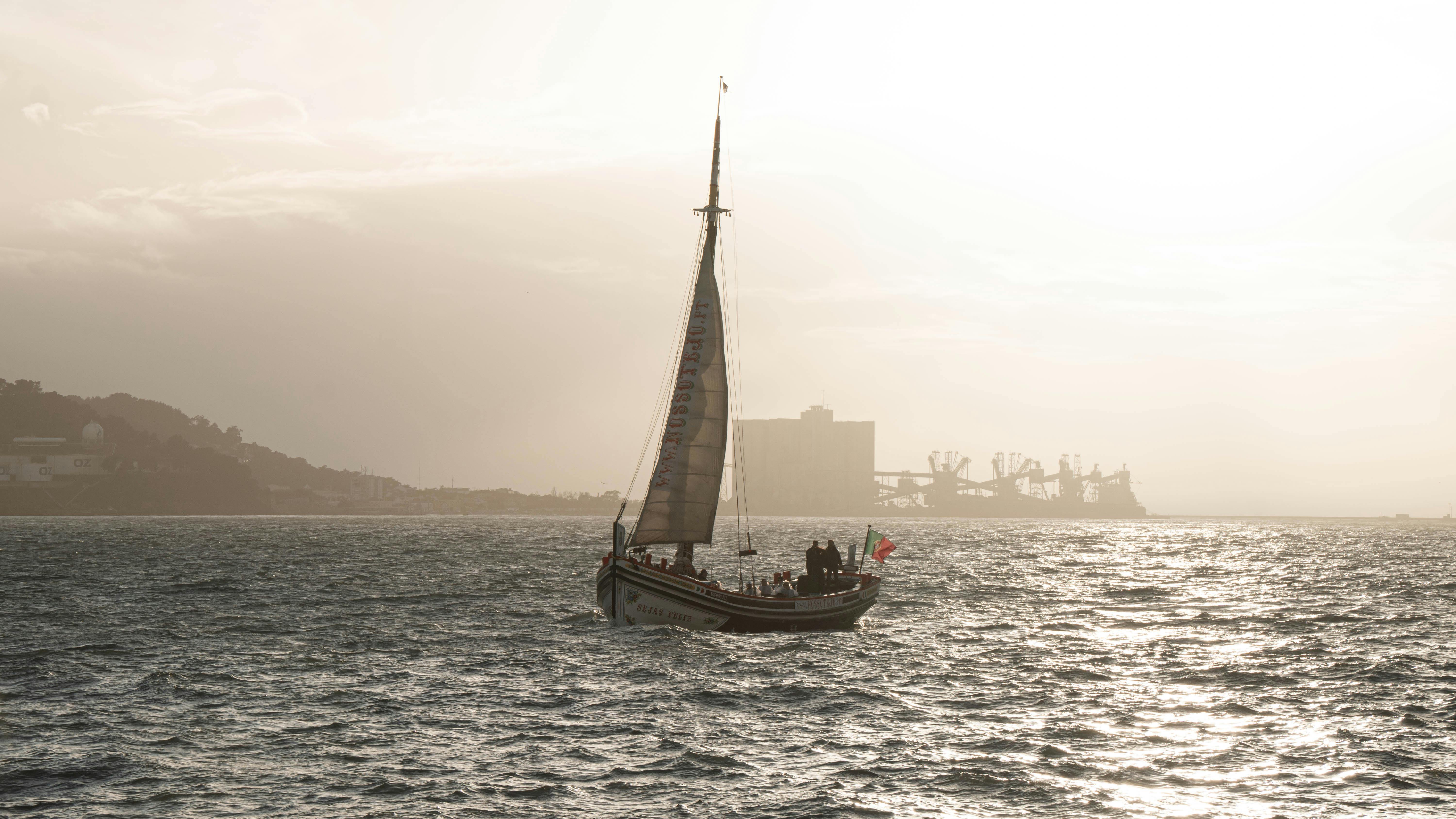 Sailboat on the Ocean · Free Stock Photo