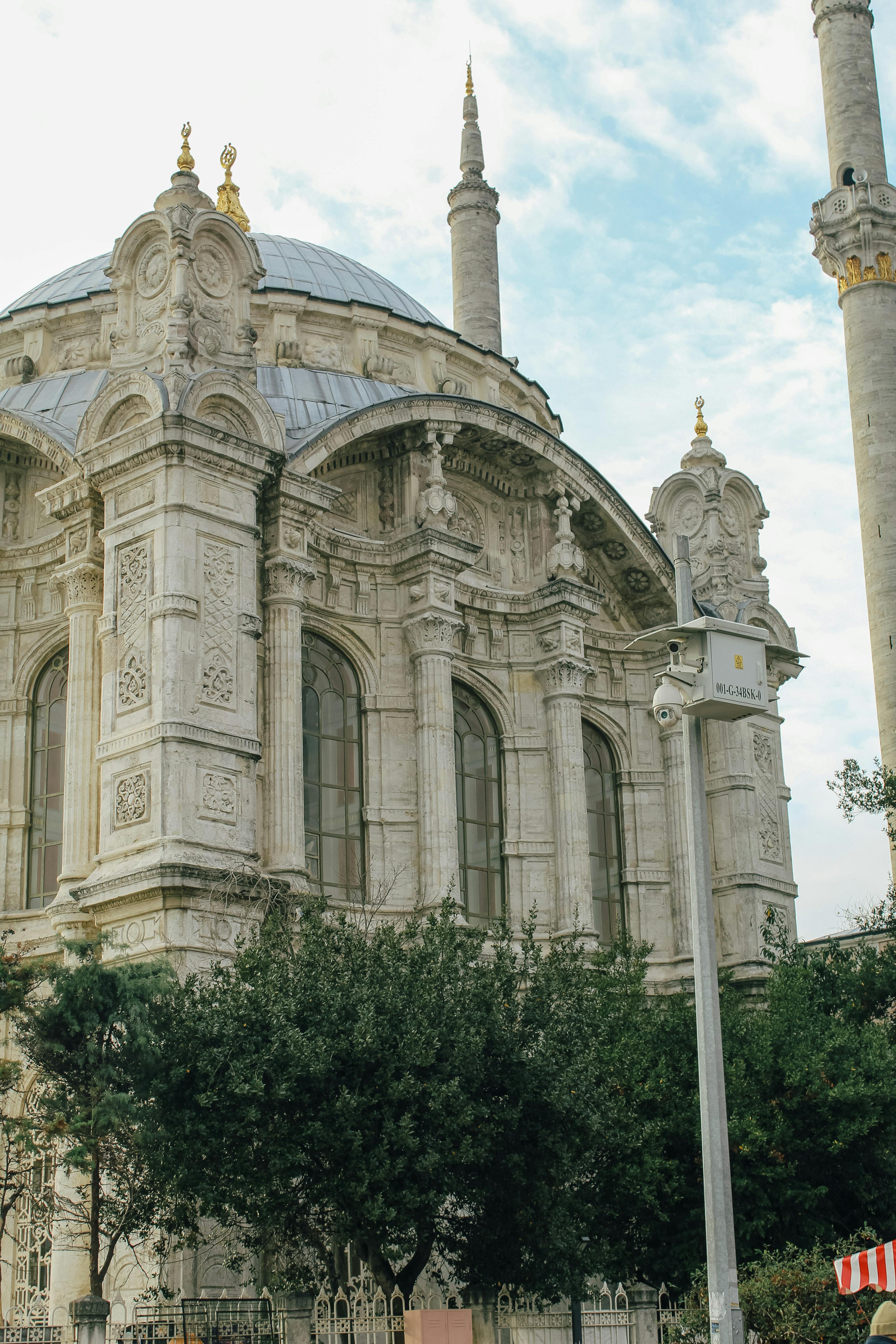 Architectural Photography of Yellow, Green, and White Mosque · Free ...