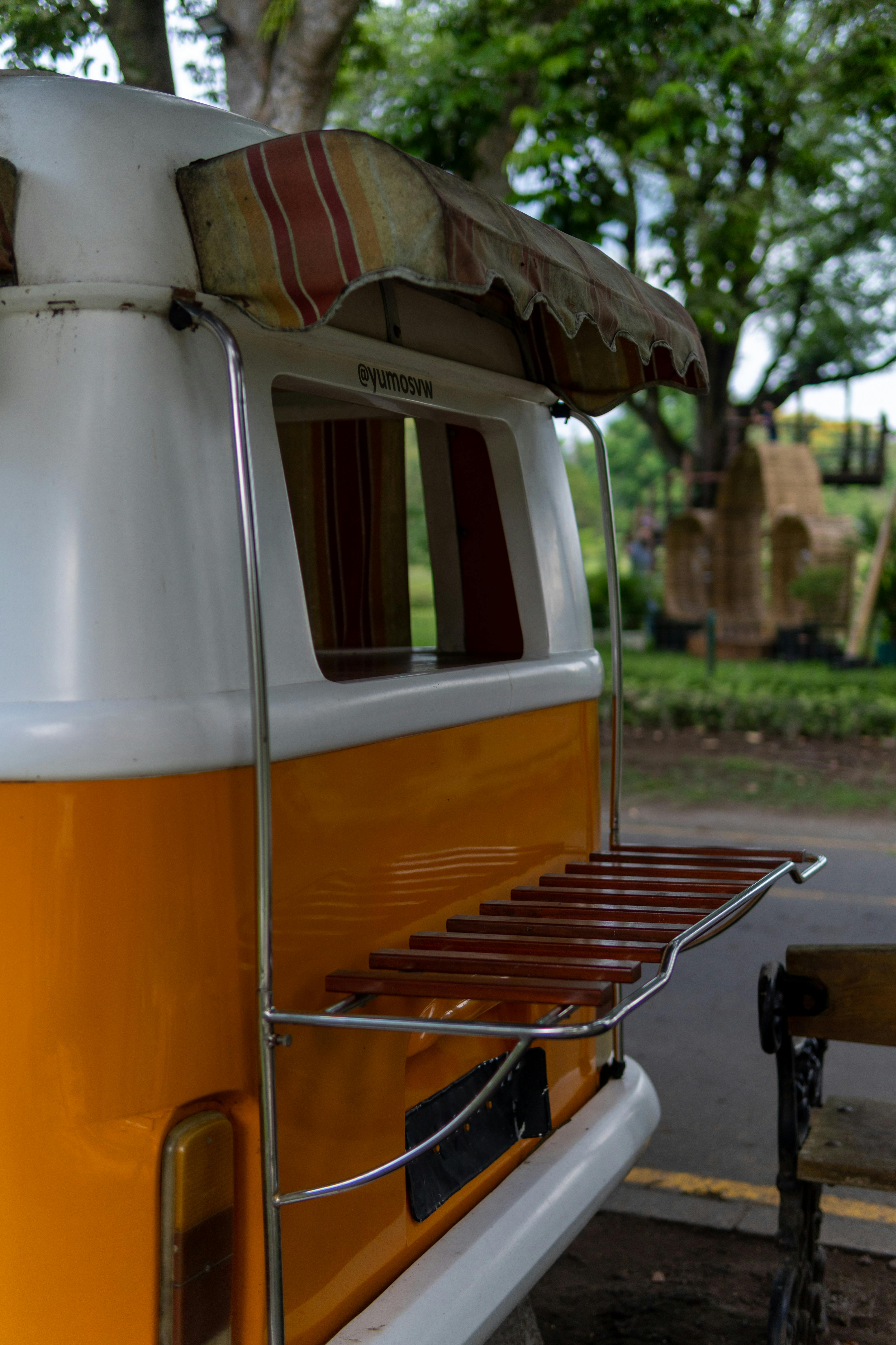 Rear body with deck Volkswagen Classic van · Free Stock Photo