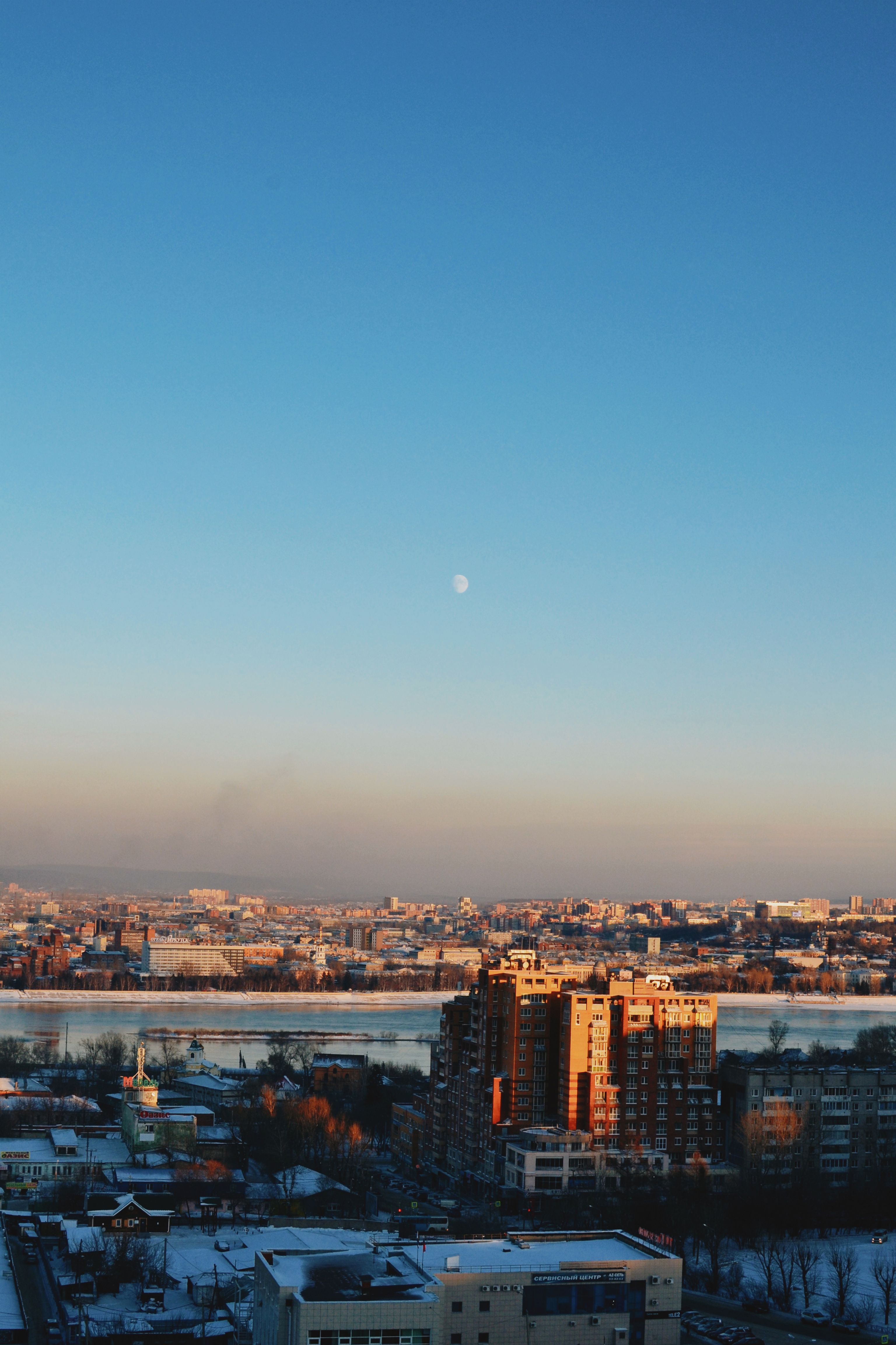 Moon over City · Free Stock Photo