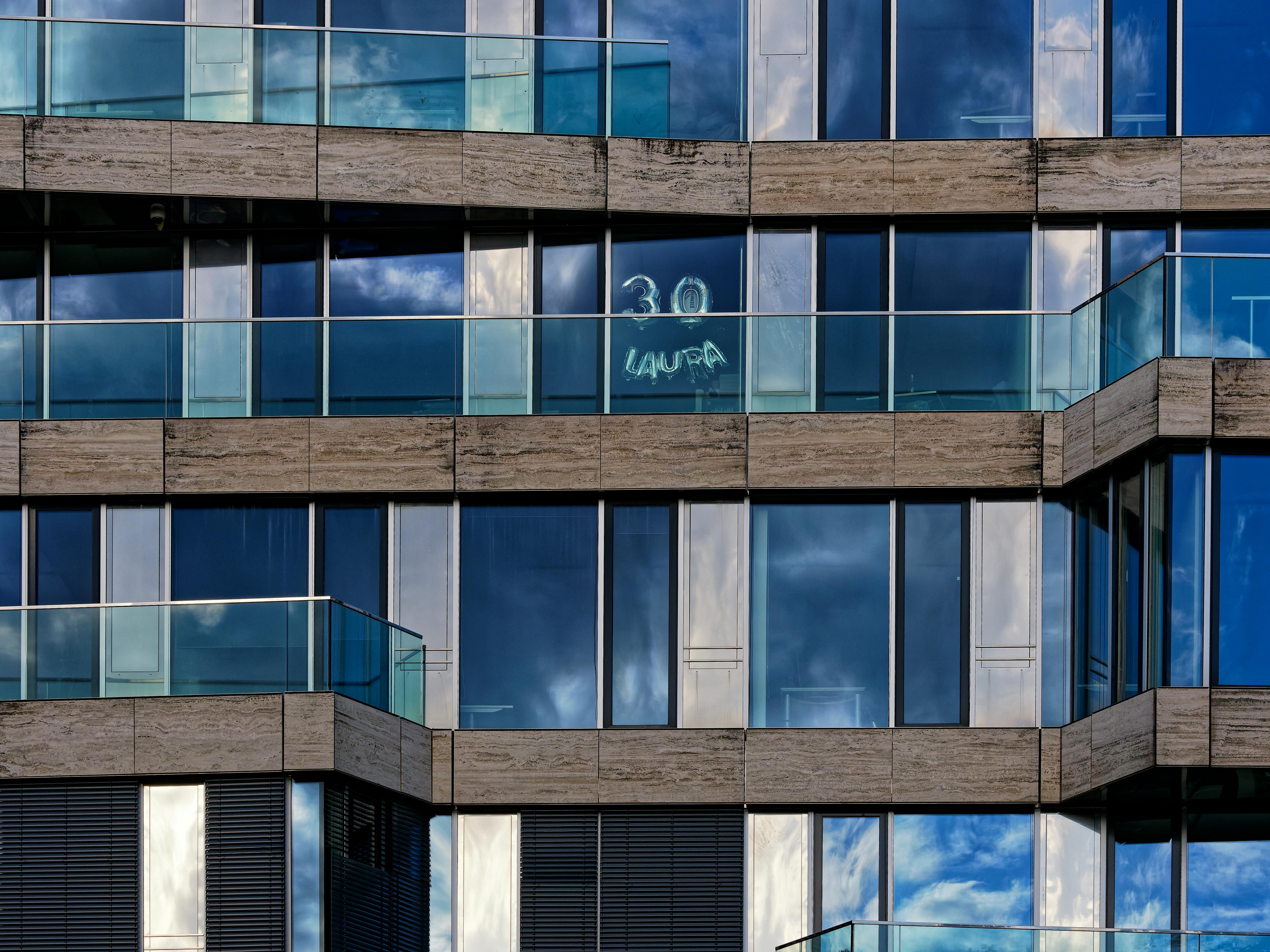 Foto de stock gratuita sobre de cerca, edificio, gradas, fotos de nubes ...