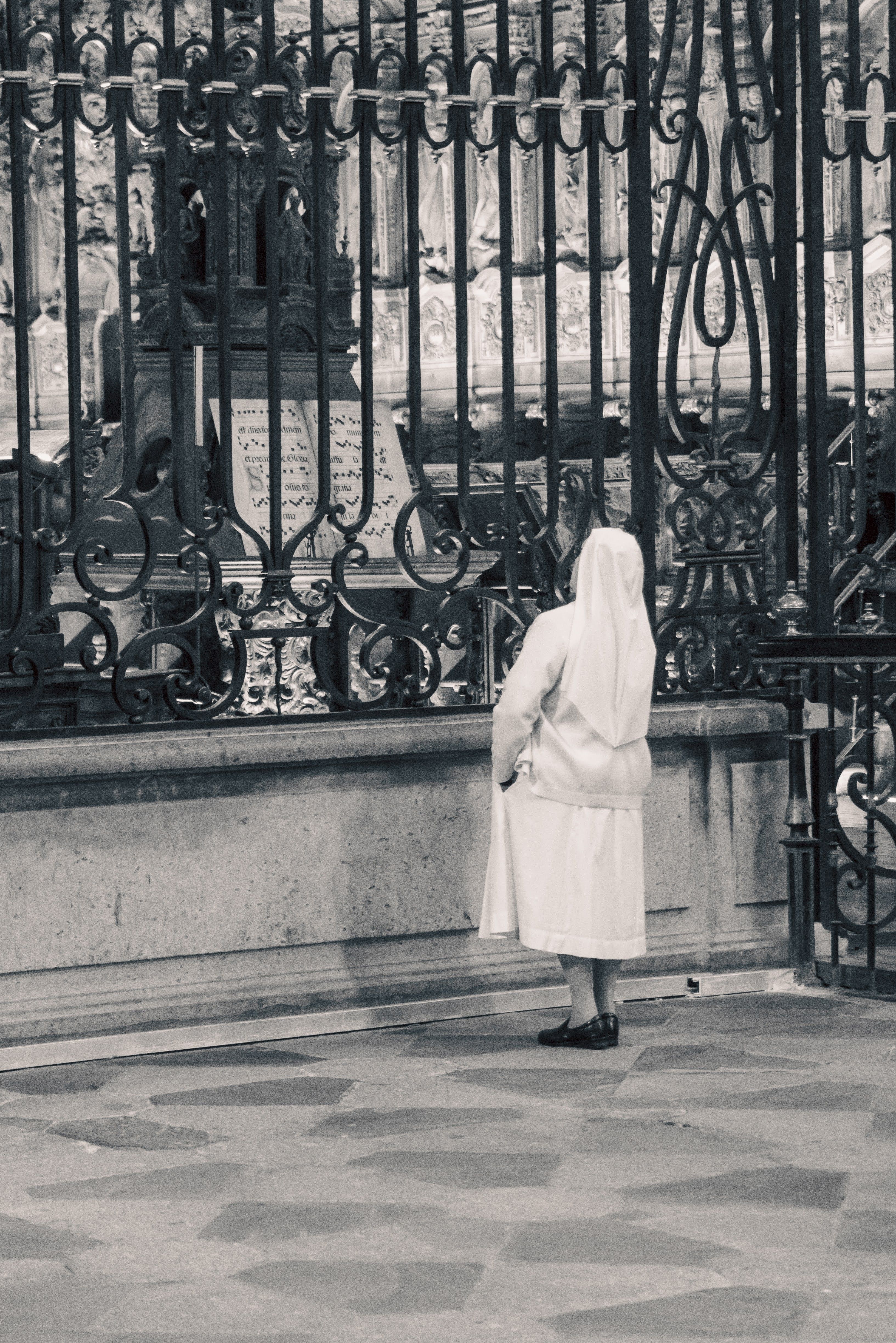 Nun Looking at Monument · Free Stock Photo