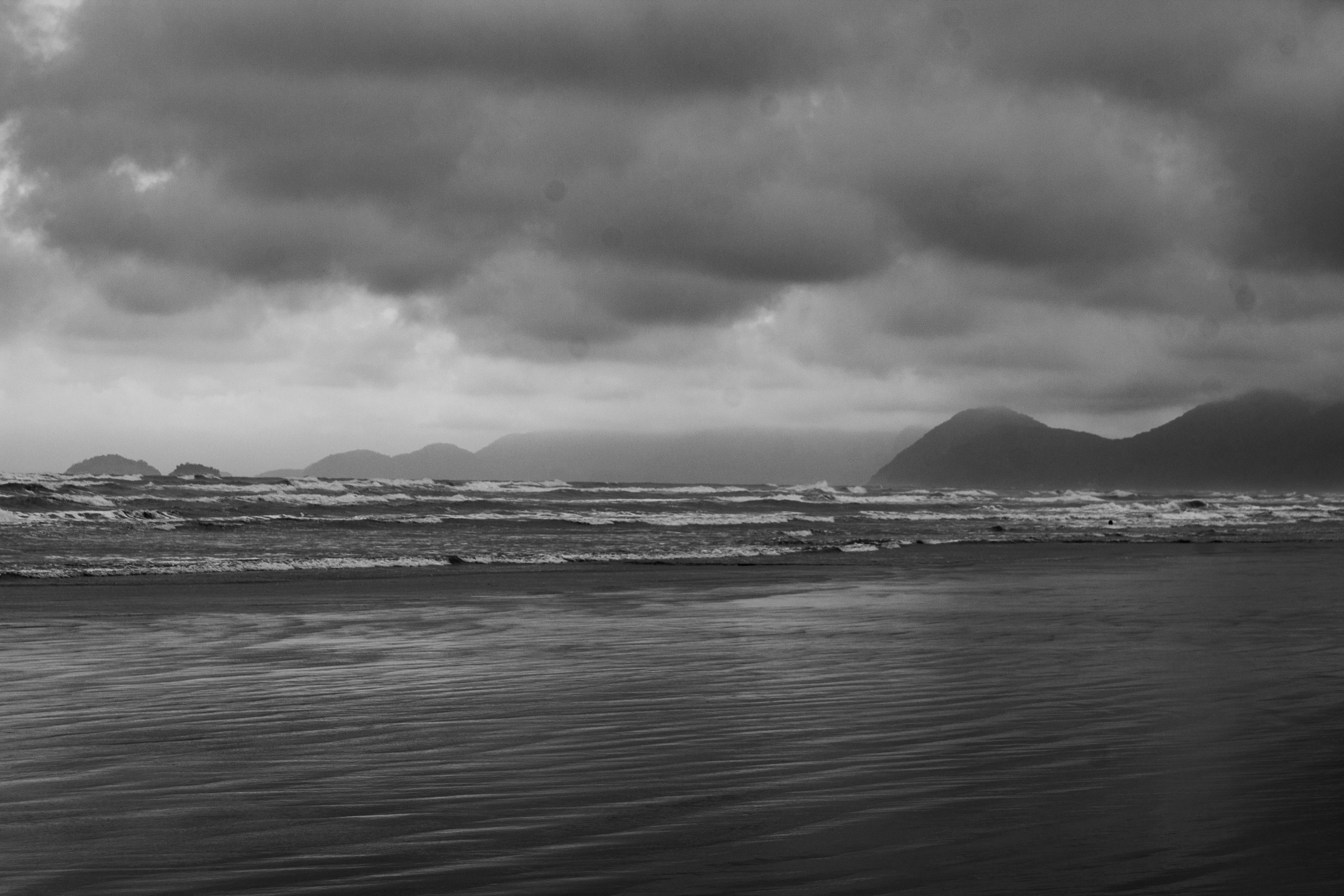 Grayscale Photo of the Beach · Free Stock Photo