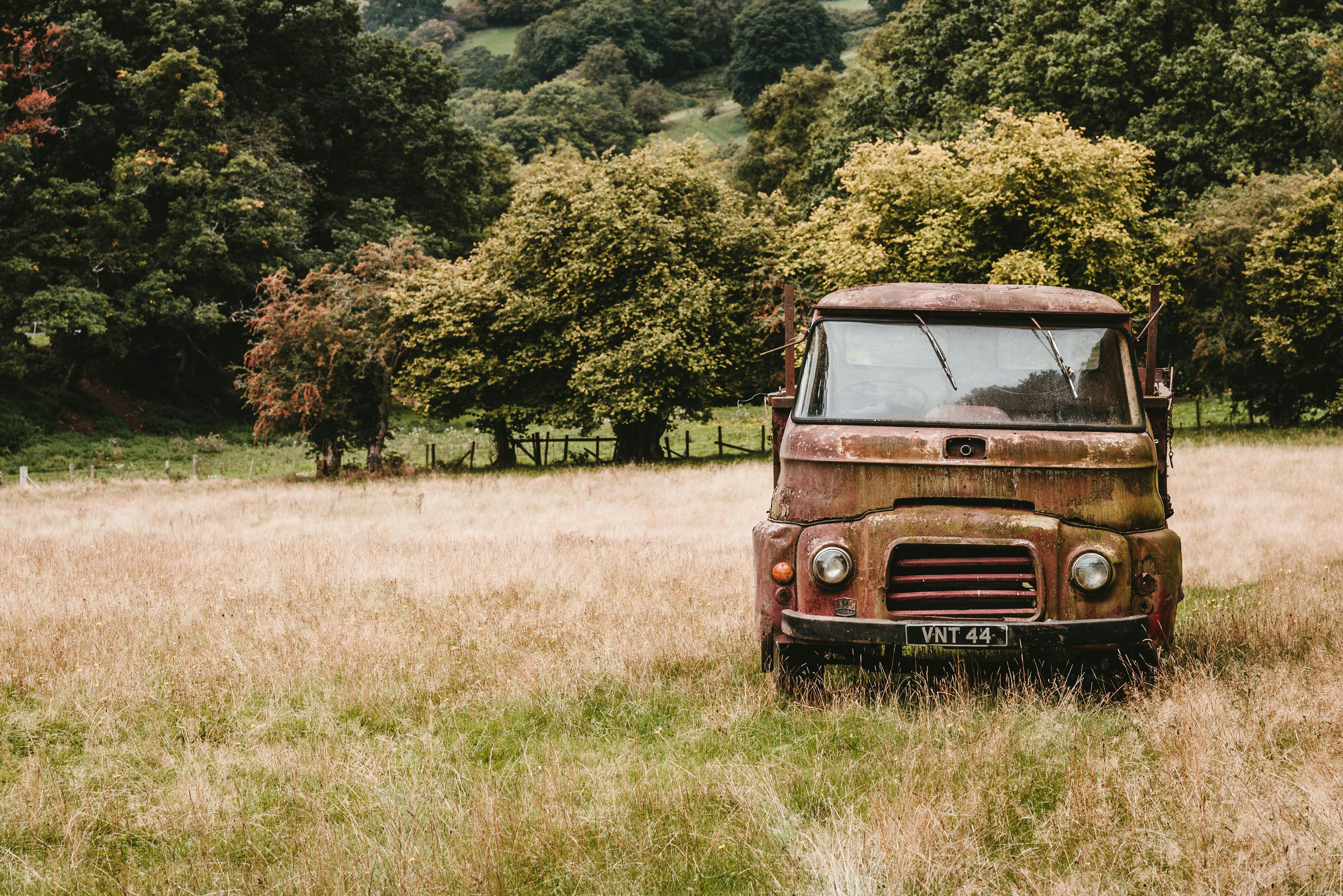 Old Truck on a Field · Free Stock Photo