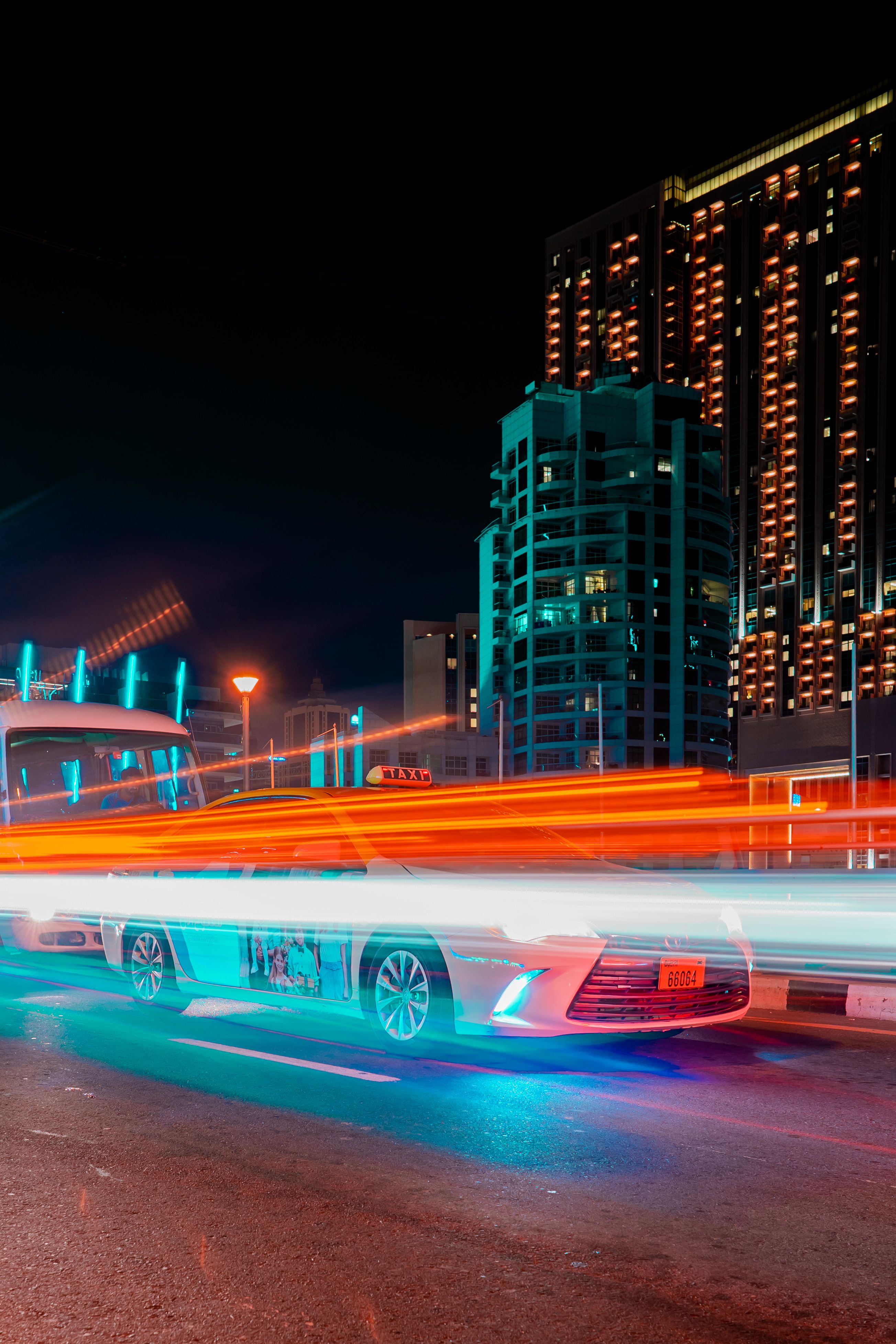 A long exposure photograph of a city street at night · Free Stock Photo