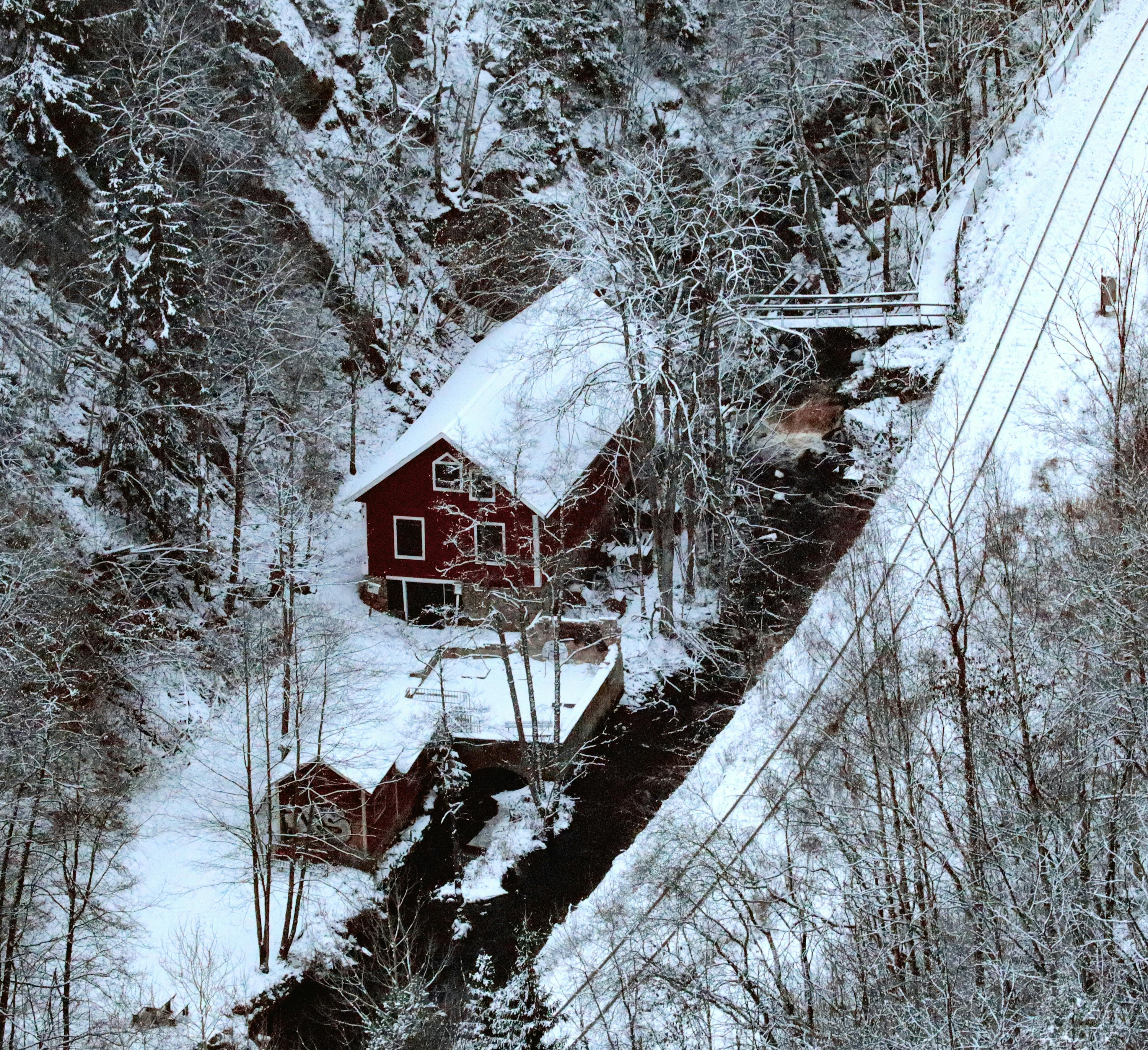 Red House by River in Winter · Free Stock Photo