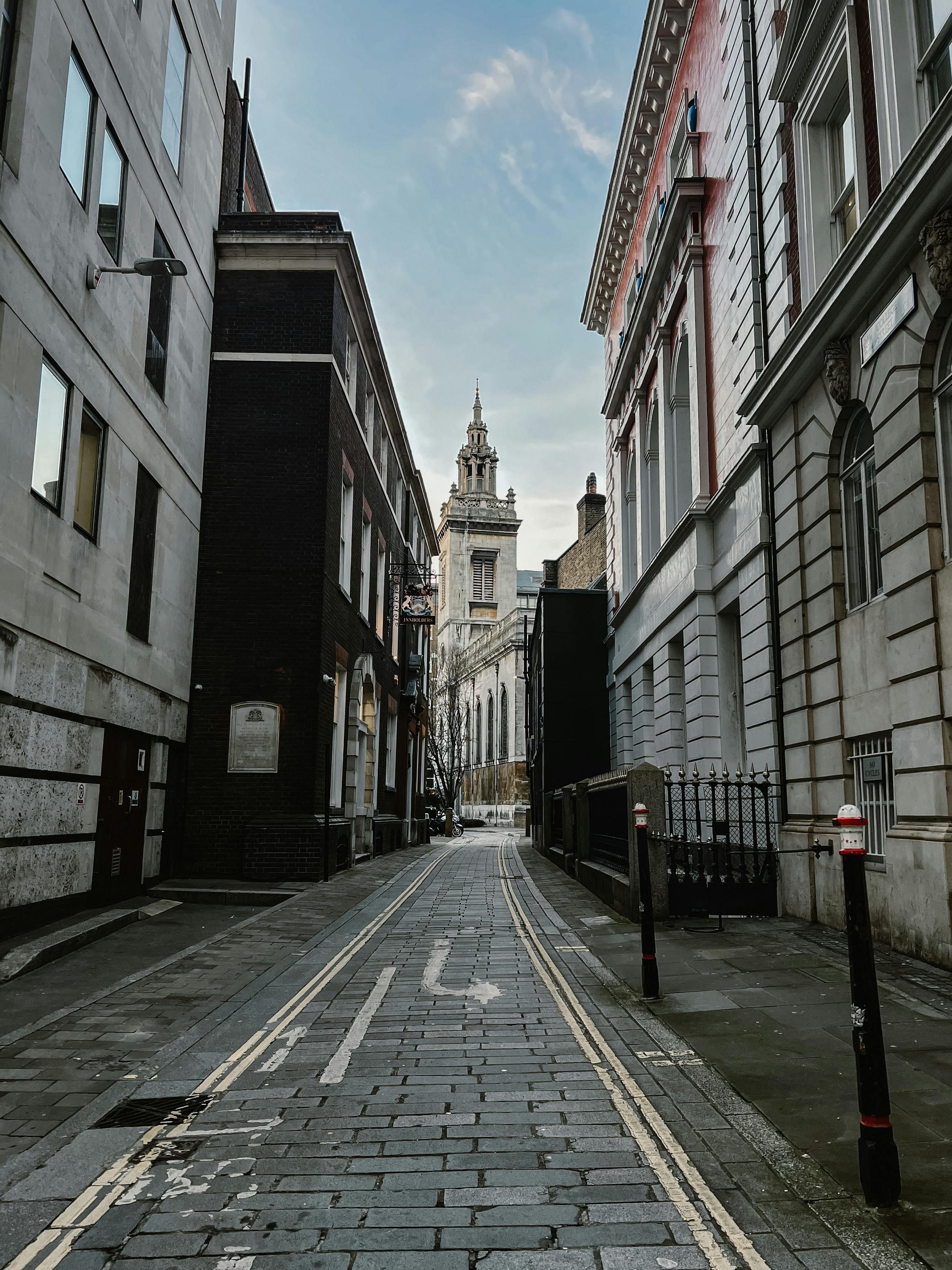 Dark City Street · Free Stock Photo