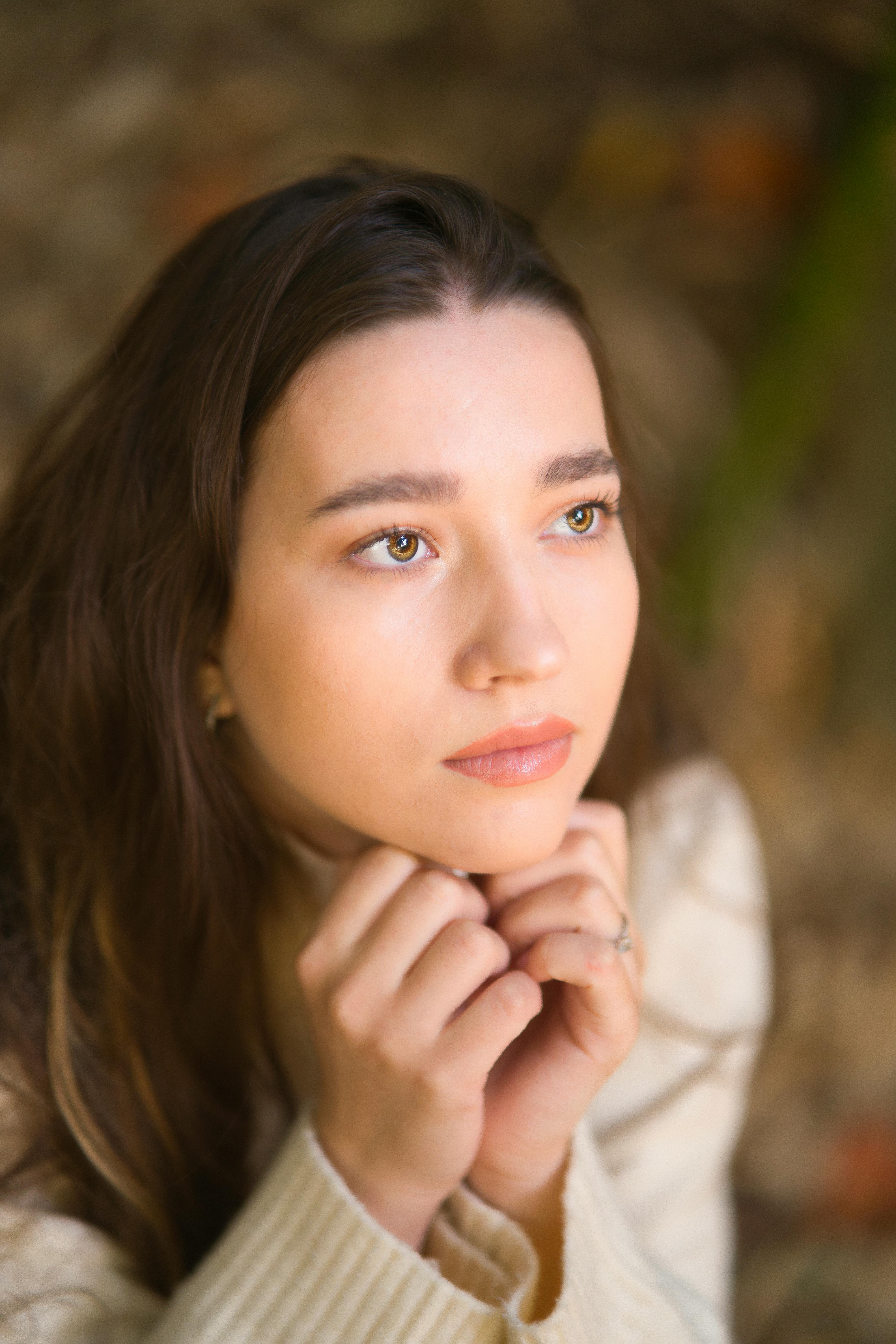 Woman Thinking and Posing · Free Stock Photo