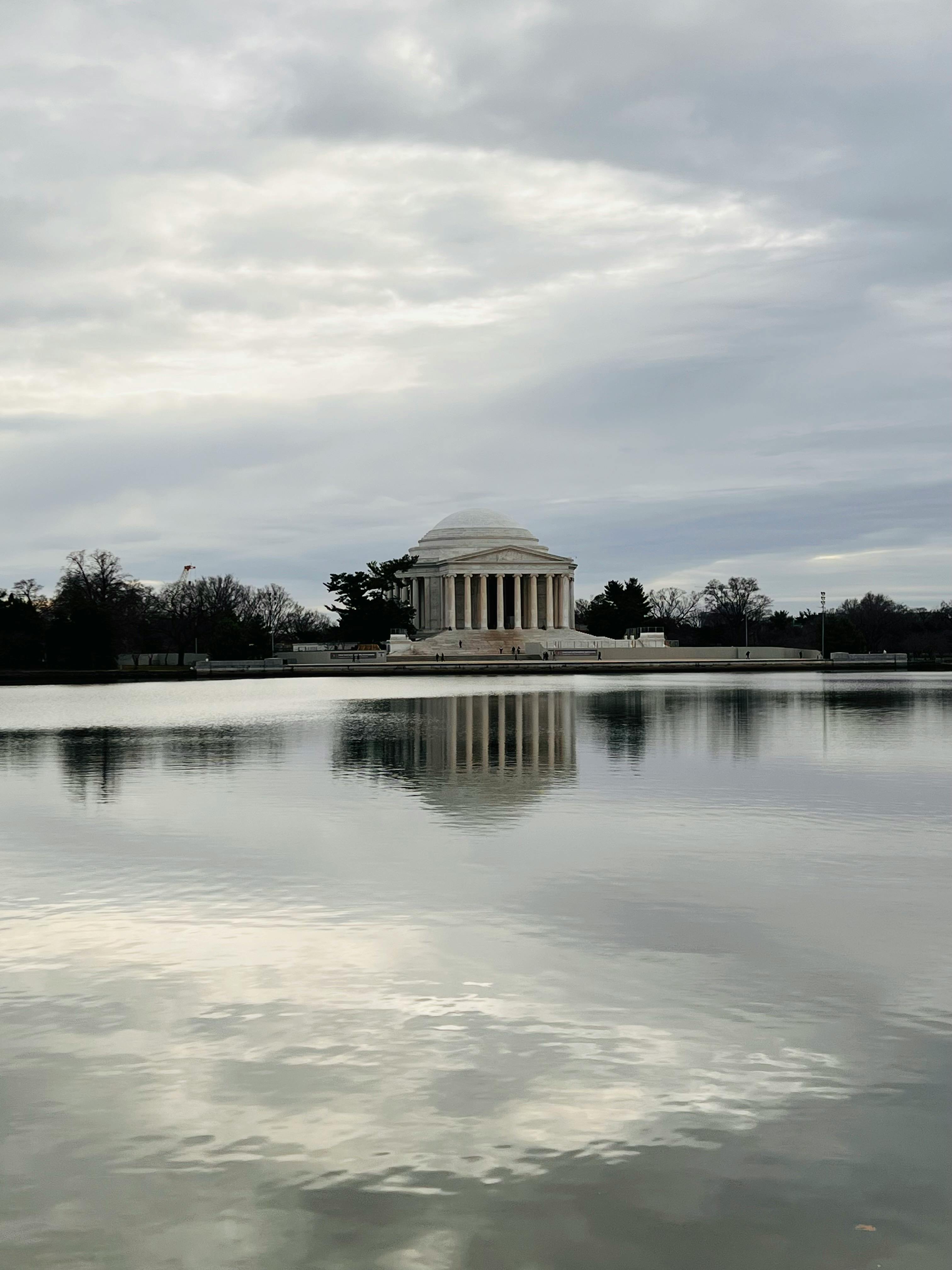 Lake with Swans near Historic Building with Columns · Free Stock Photo