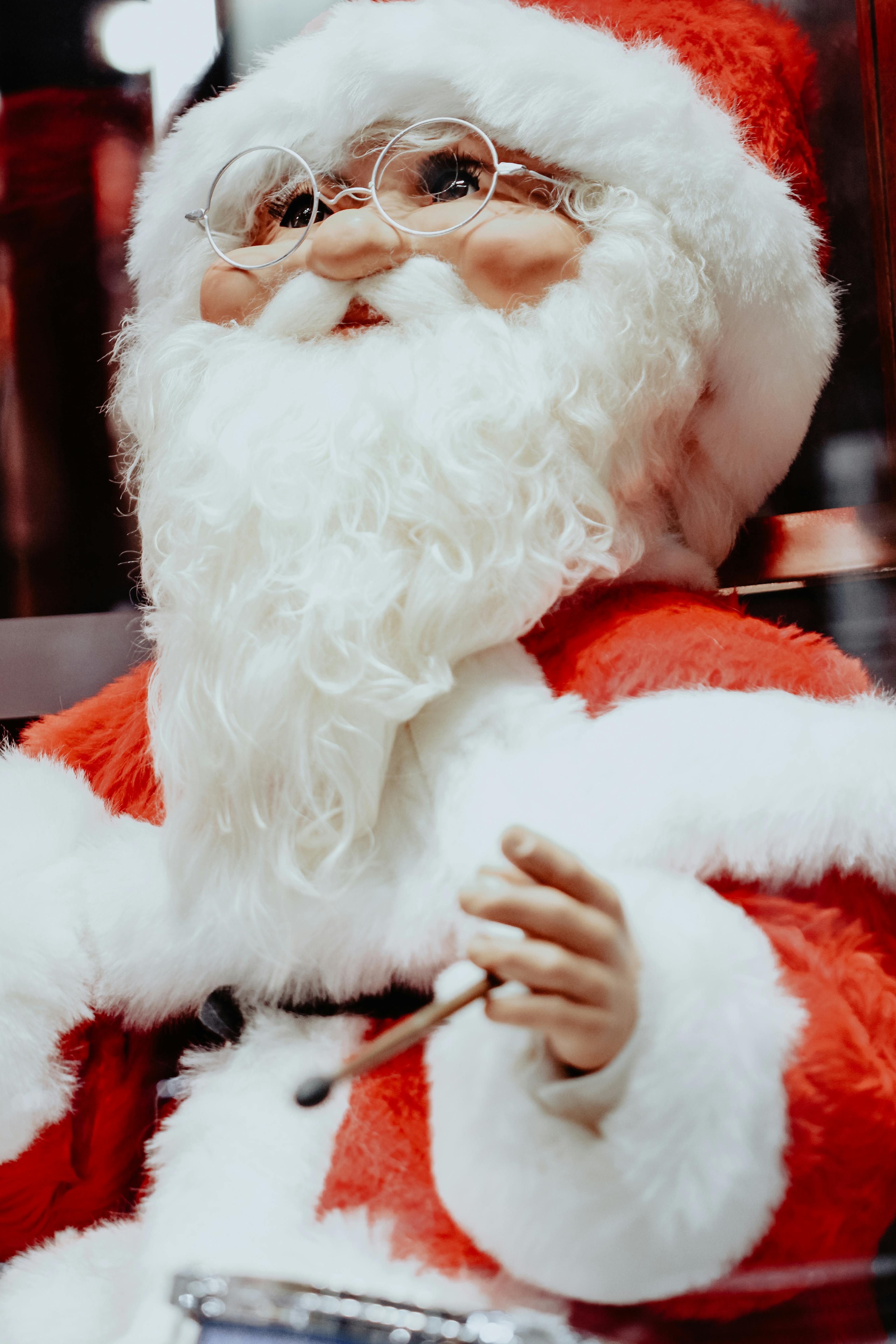 Shallow Focus Photography of Santa Claus Figurine · Free Stock Photo