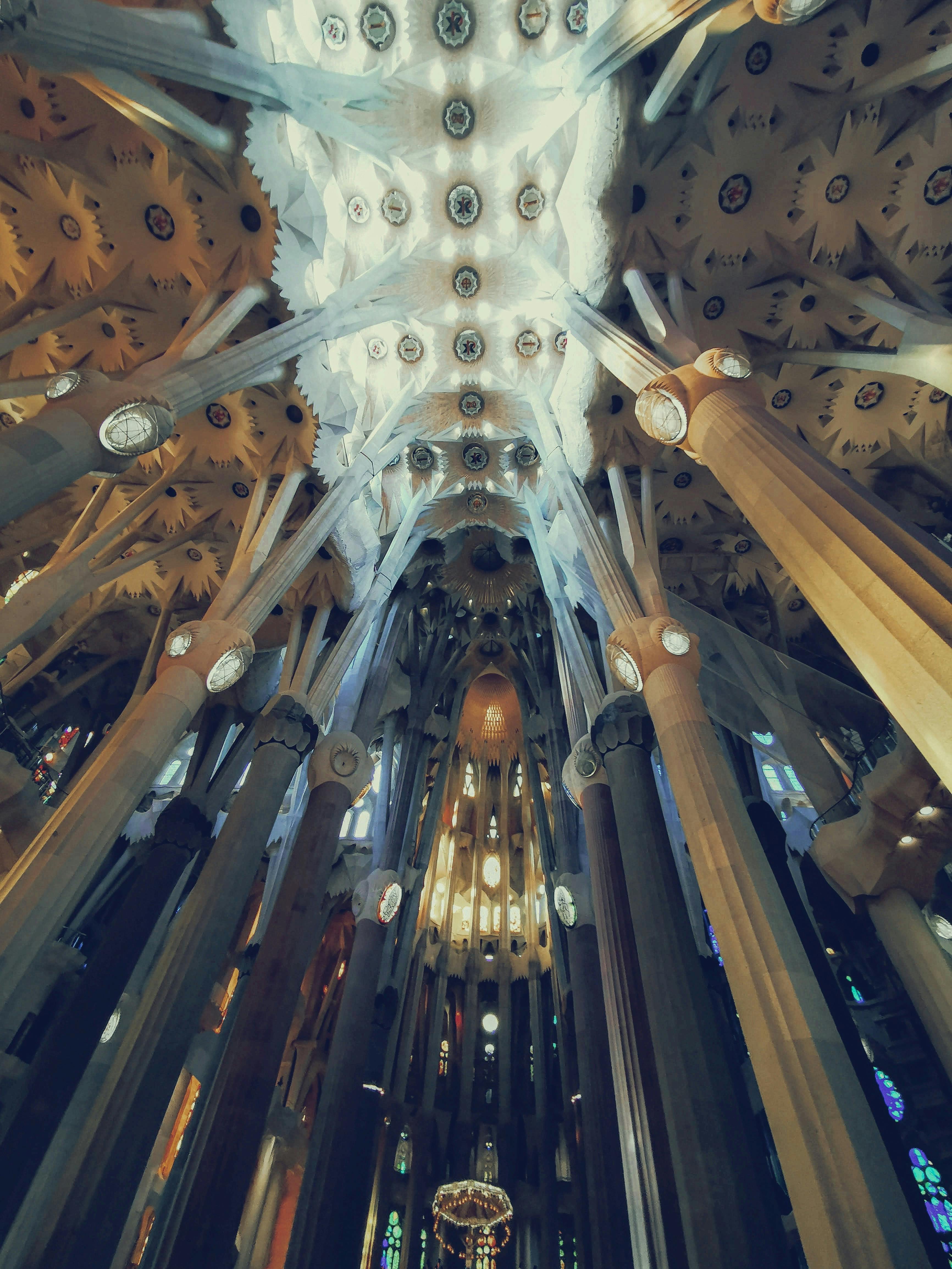 Columns under Building Ceiling on Courtyard · Free Stock Photo