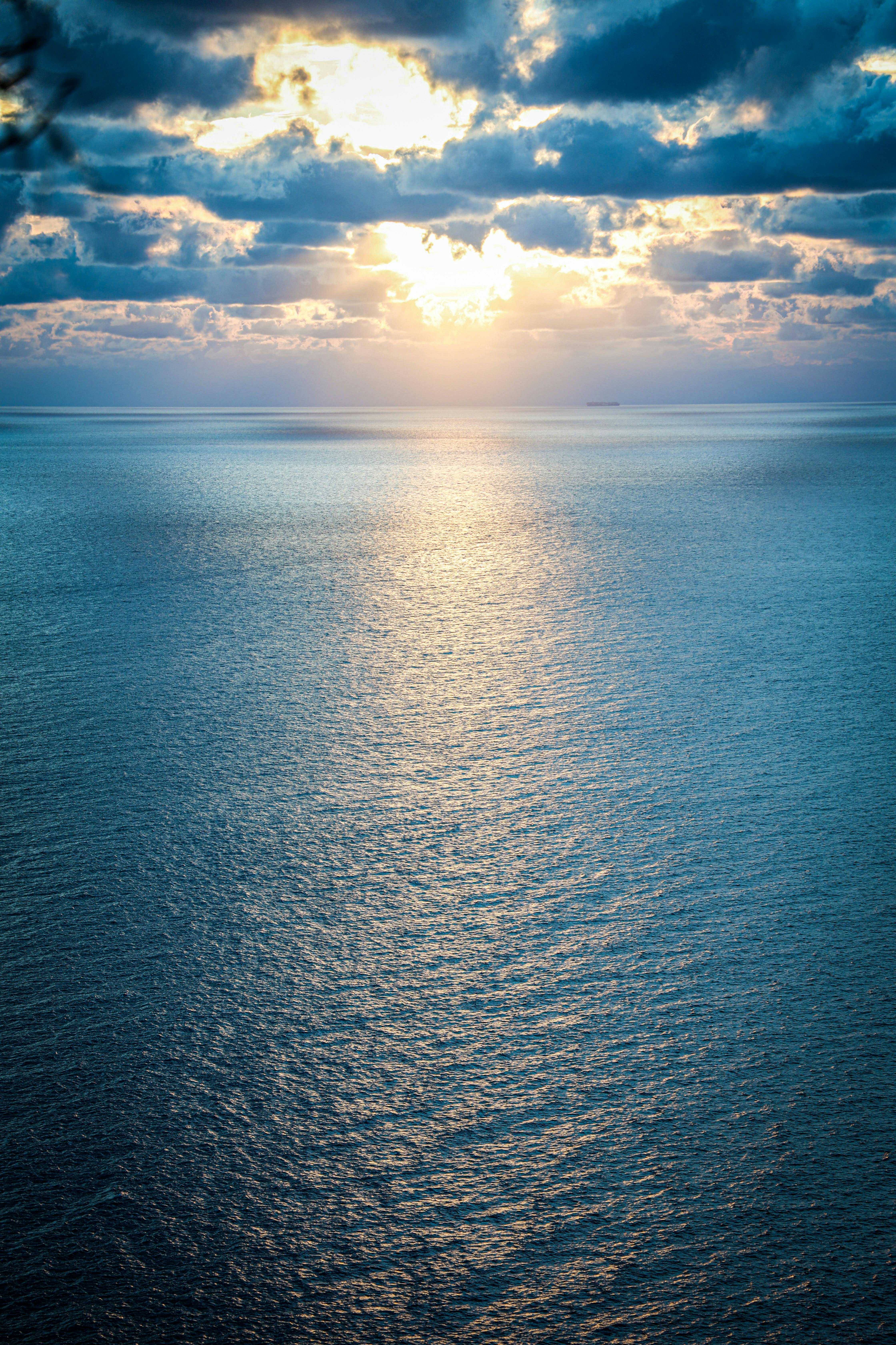 Ocean View During Sunset · Free Stock Photo