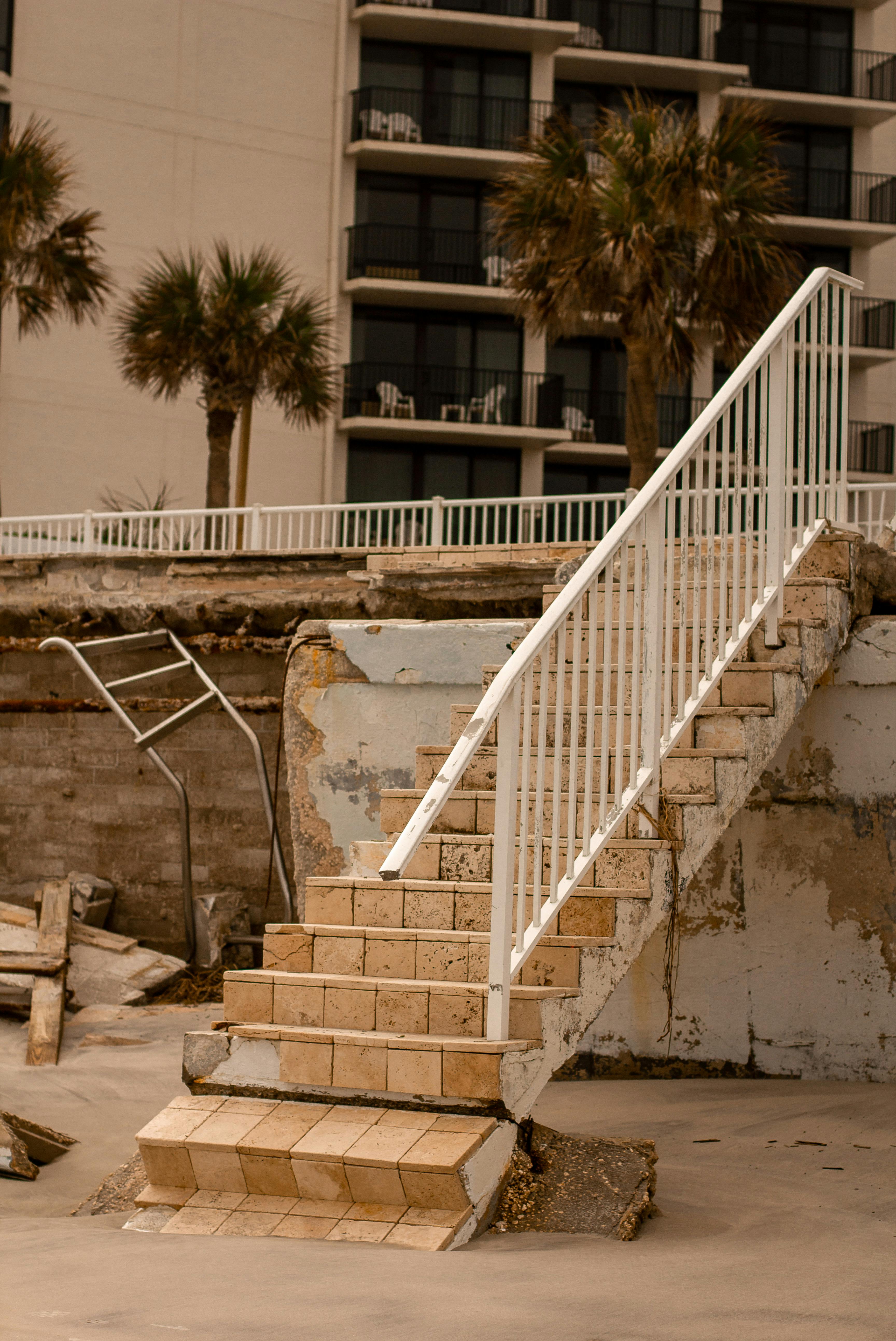 Stairs on Damaged Wall · Free Stock Photo