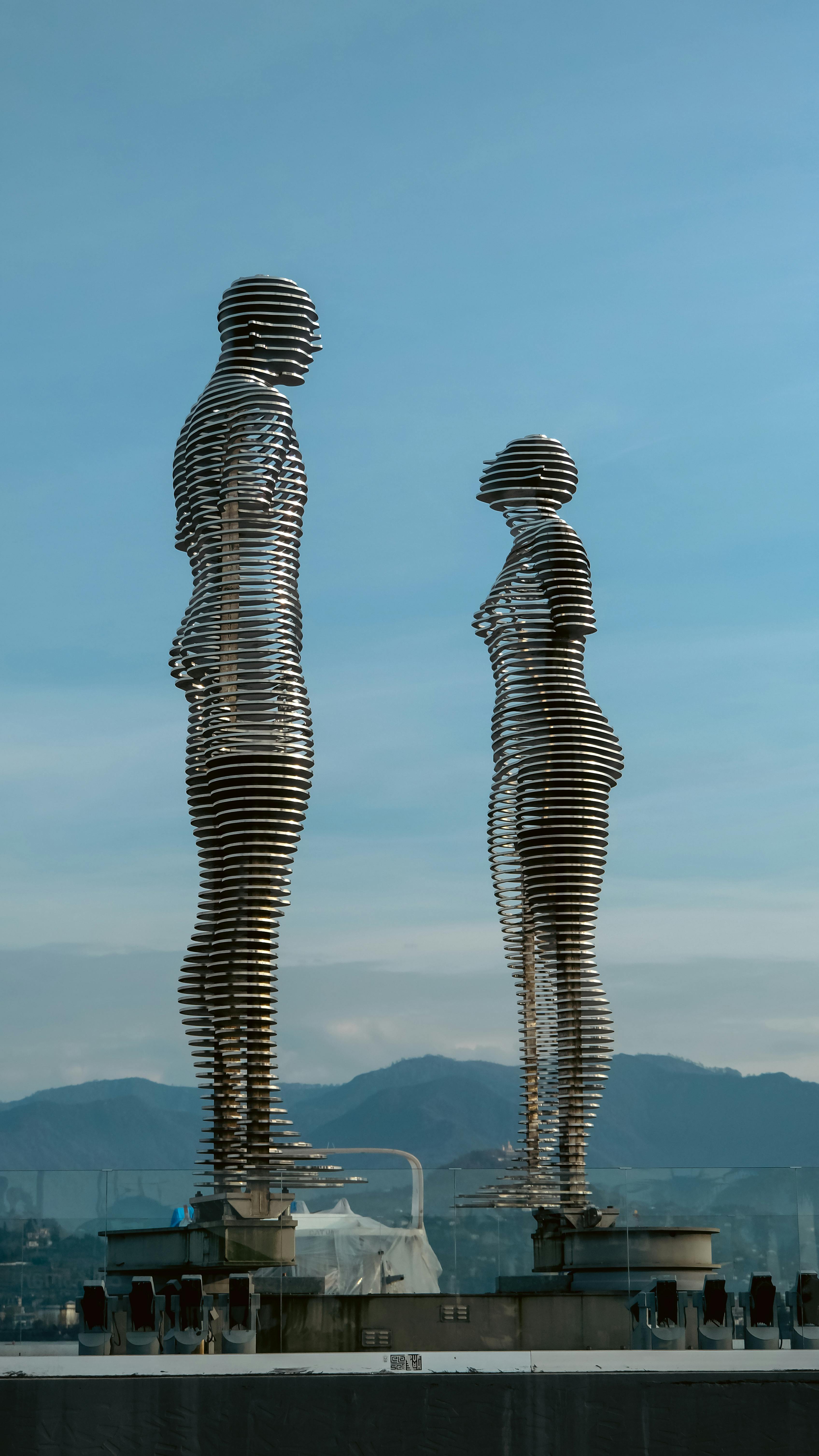 Sculptures and Building Dome behind · Free Stock Photo