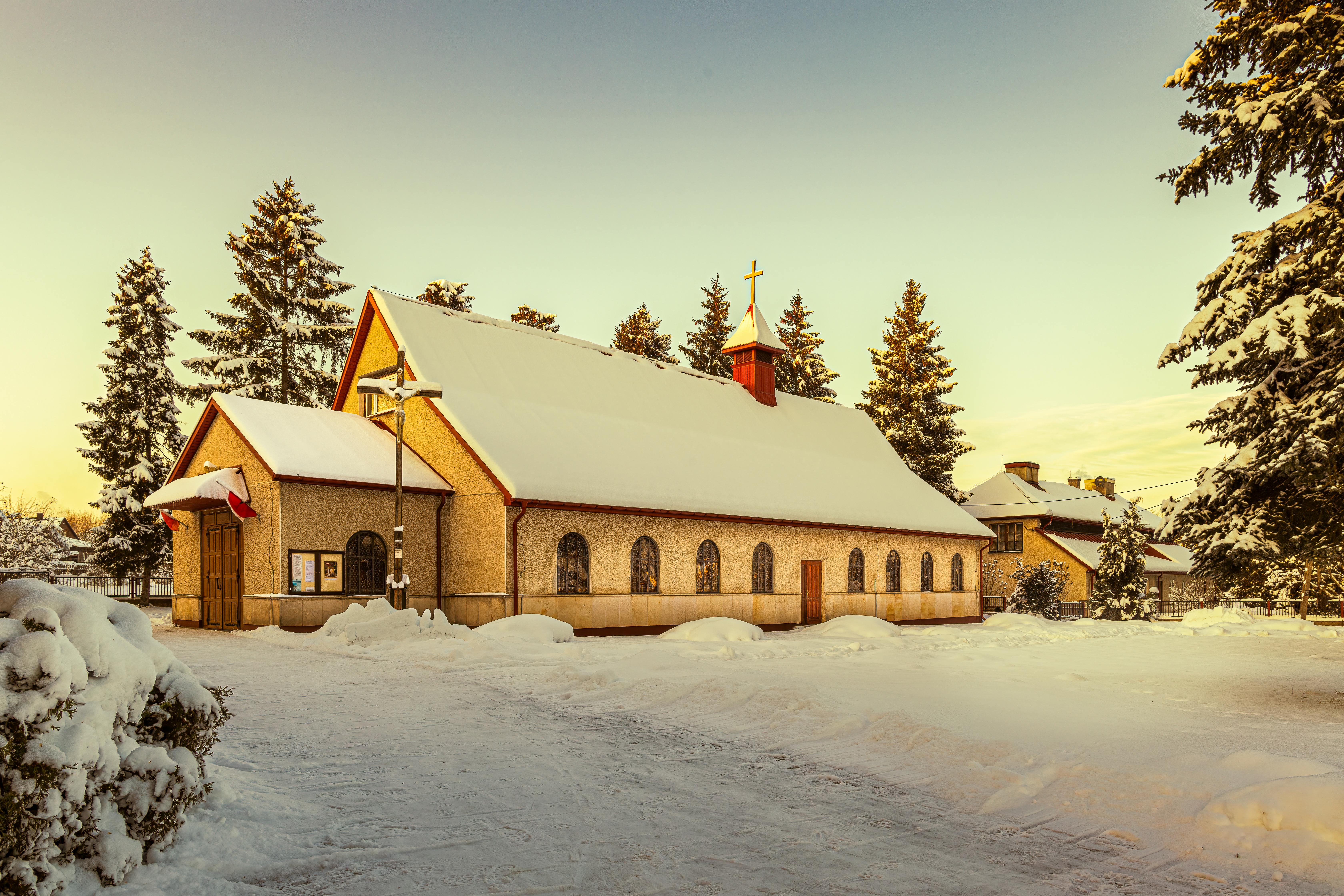 Clear Sky over Church in Winter · Free Stock Photo