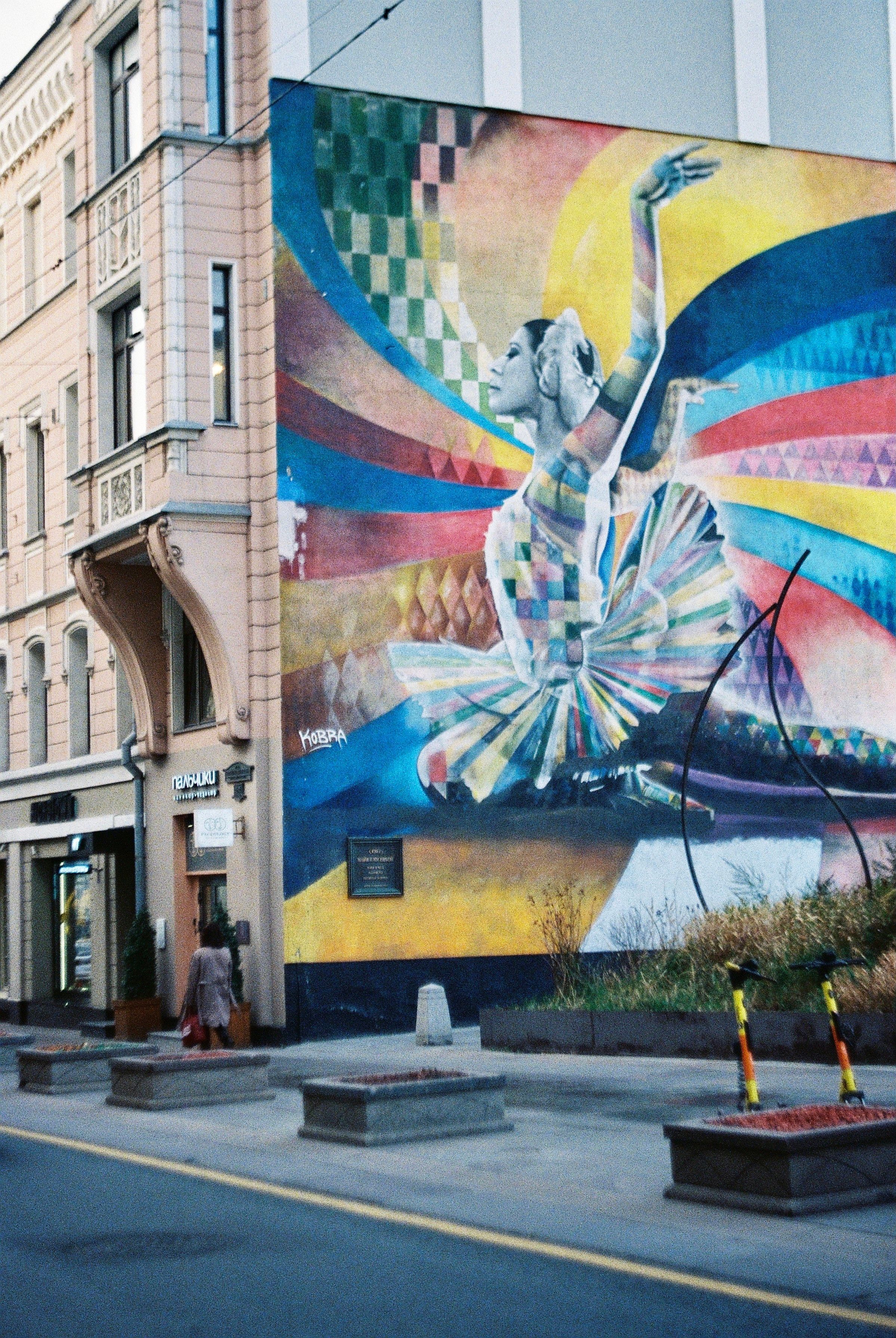 Mural on a Building in a City Center · Free Stock Photo