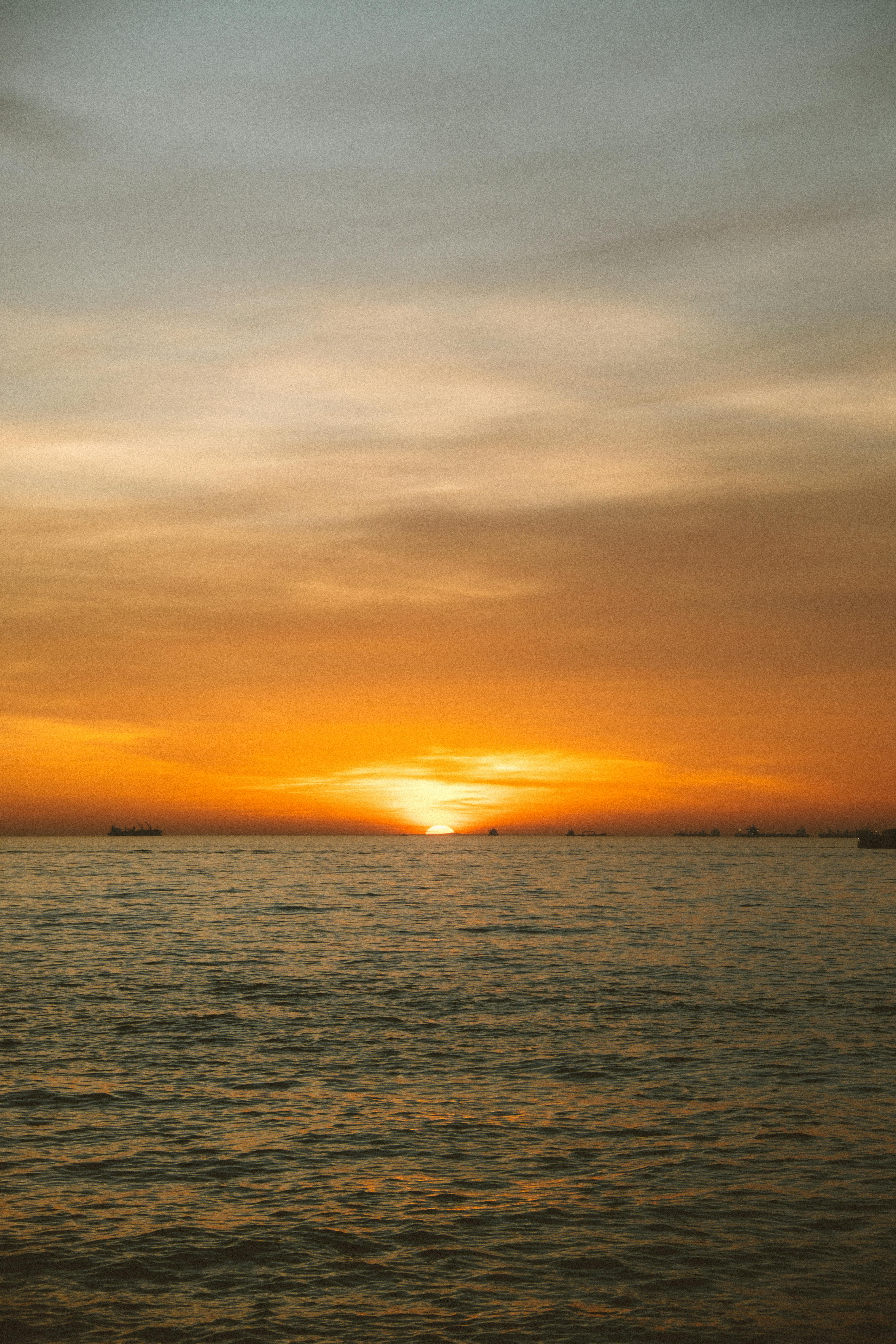 A View of the Ocean at Dusk · Free Stock Photo