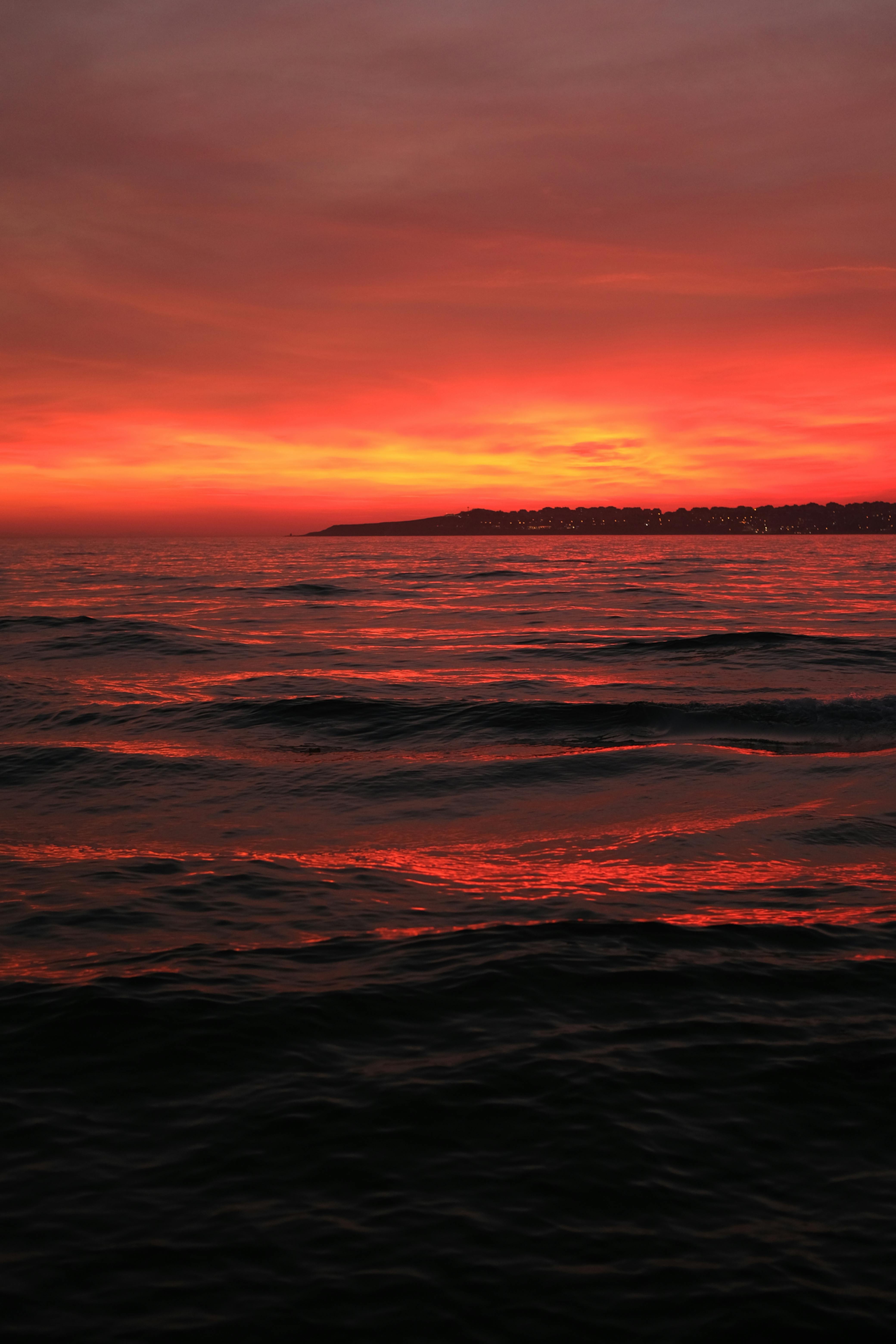 Ocean Waves during Sunset · Free Stock Photo