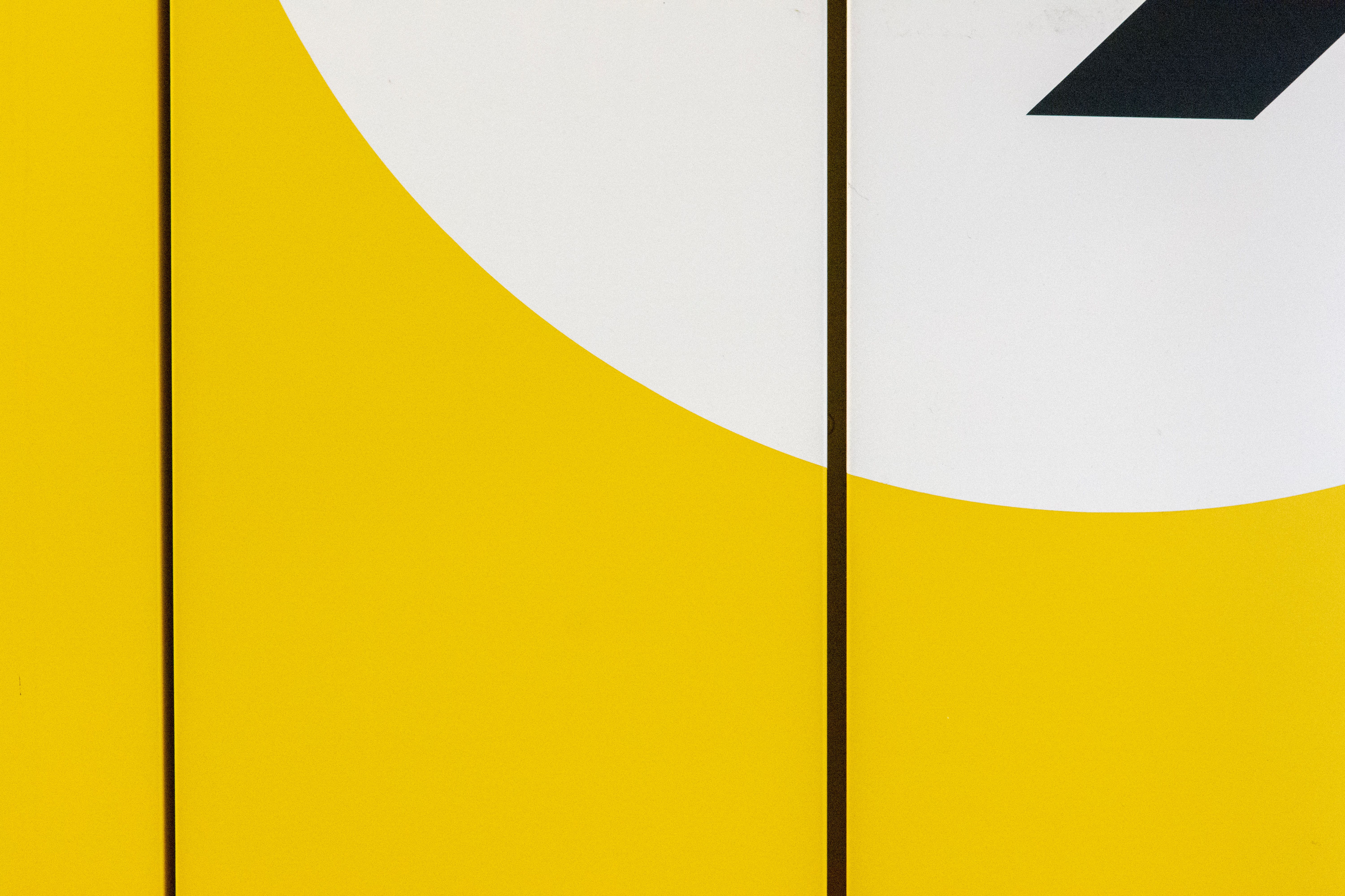 White and Yellow Wall · Free Stock Photo